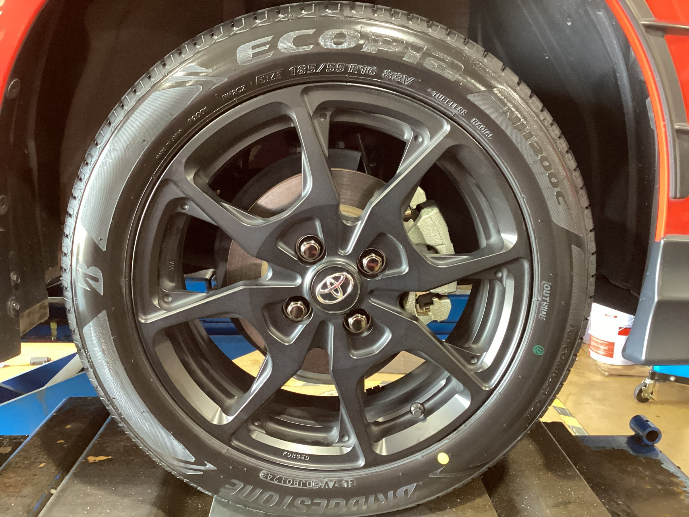 TOYOTA ヤリス ECOPIA NH200c 185/55R16 タイヤ交換！！！ | 店舗おススメ情報 | タイヤ館 大府（愛知県）