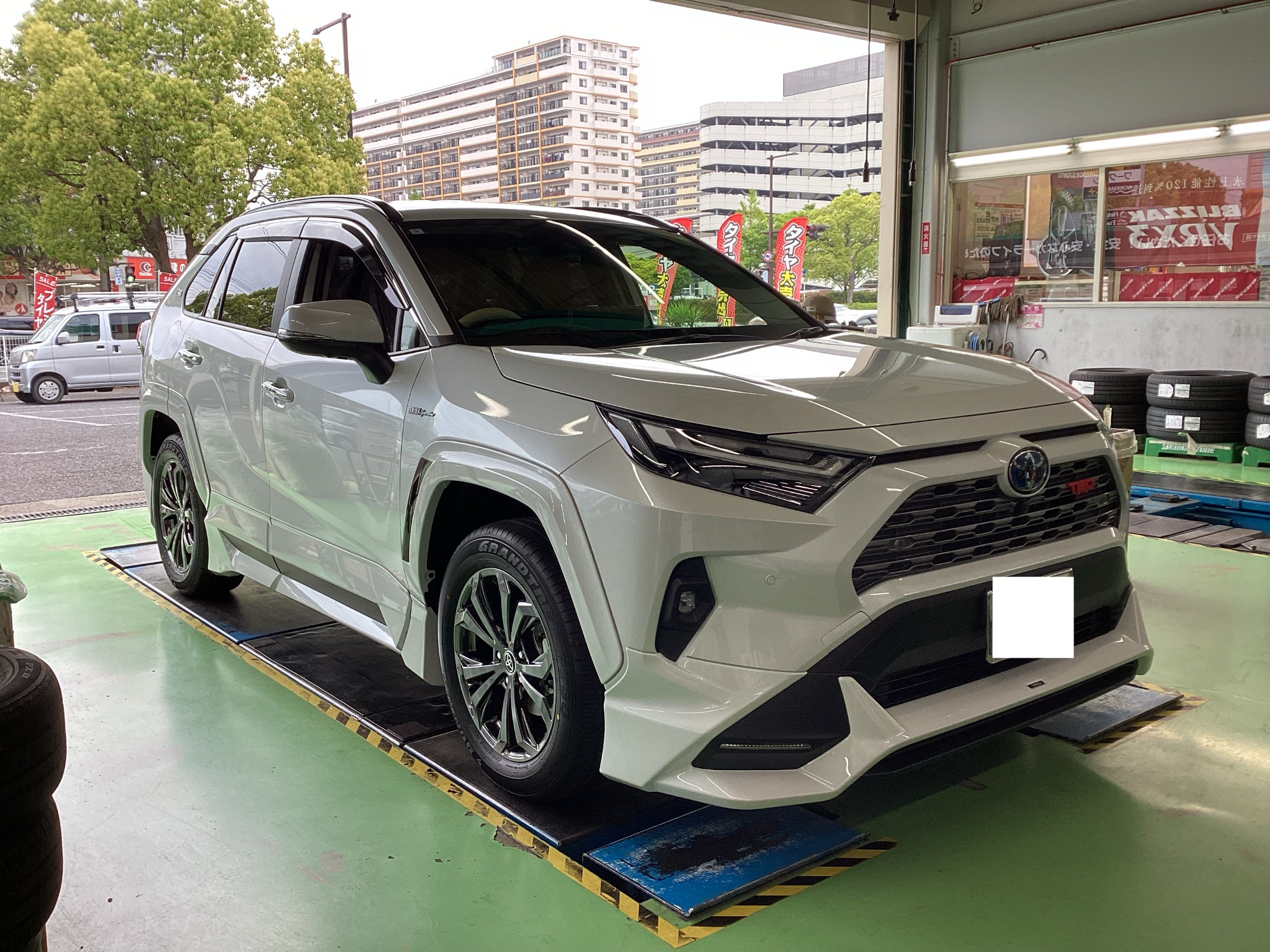 TOYOTA RAV4 X weds LEONIS GX車のオシャレは足元から！！ | 店舗おススメ情報 | タイヤ館 成田（千葉県）