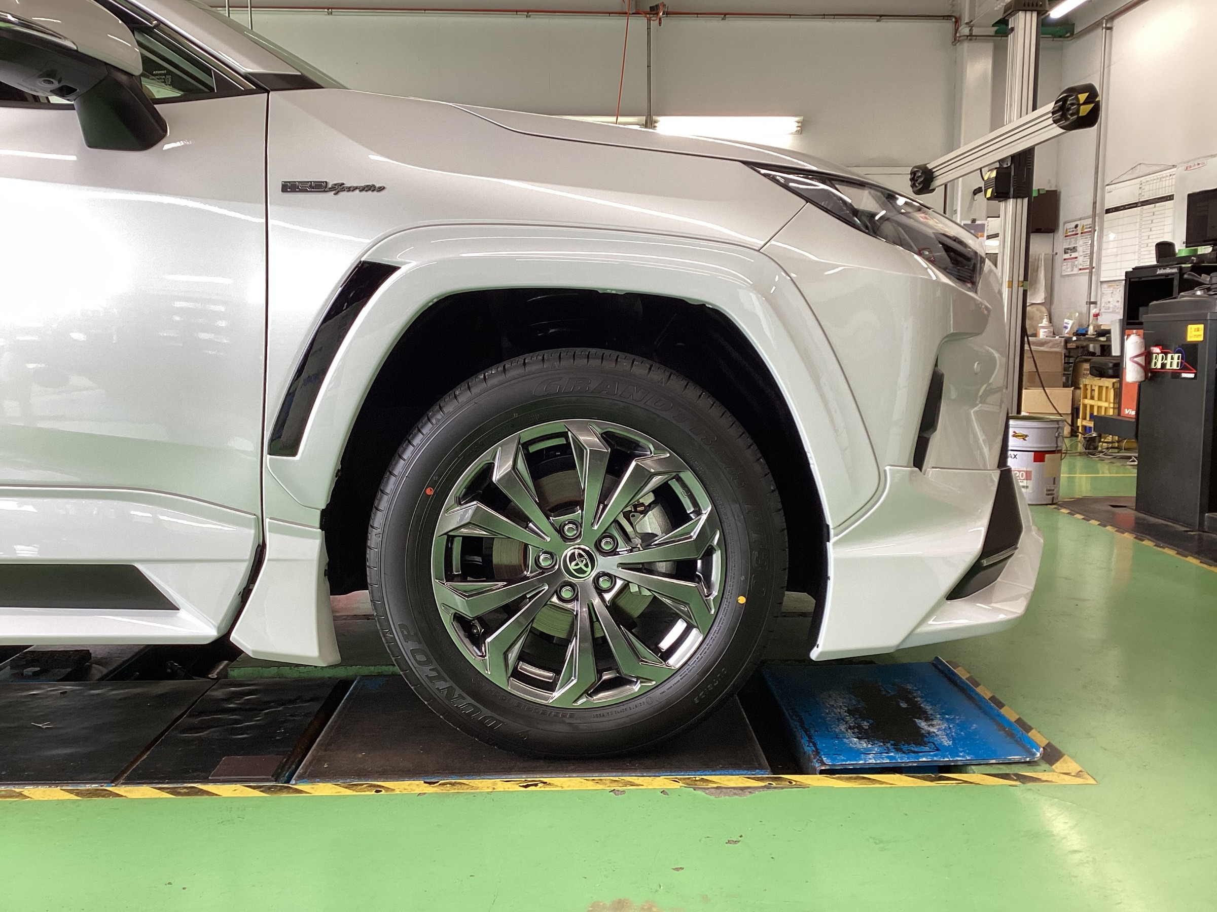 TOYOTA RAV4 X weds LEONIS GX車のオシャレは足元から！！ | 店舗おススメ情報 | タイヤ館 成田（千葉県）