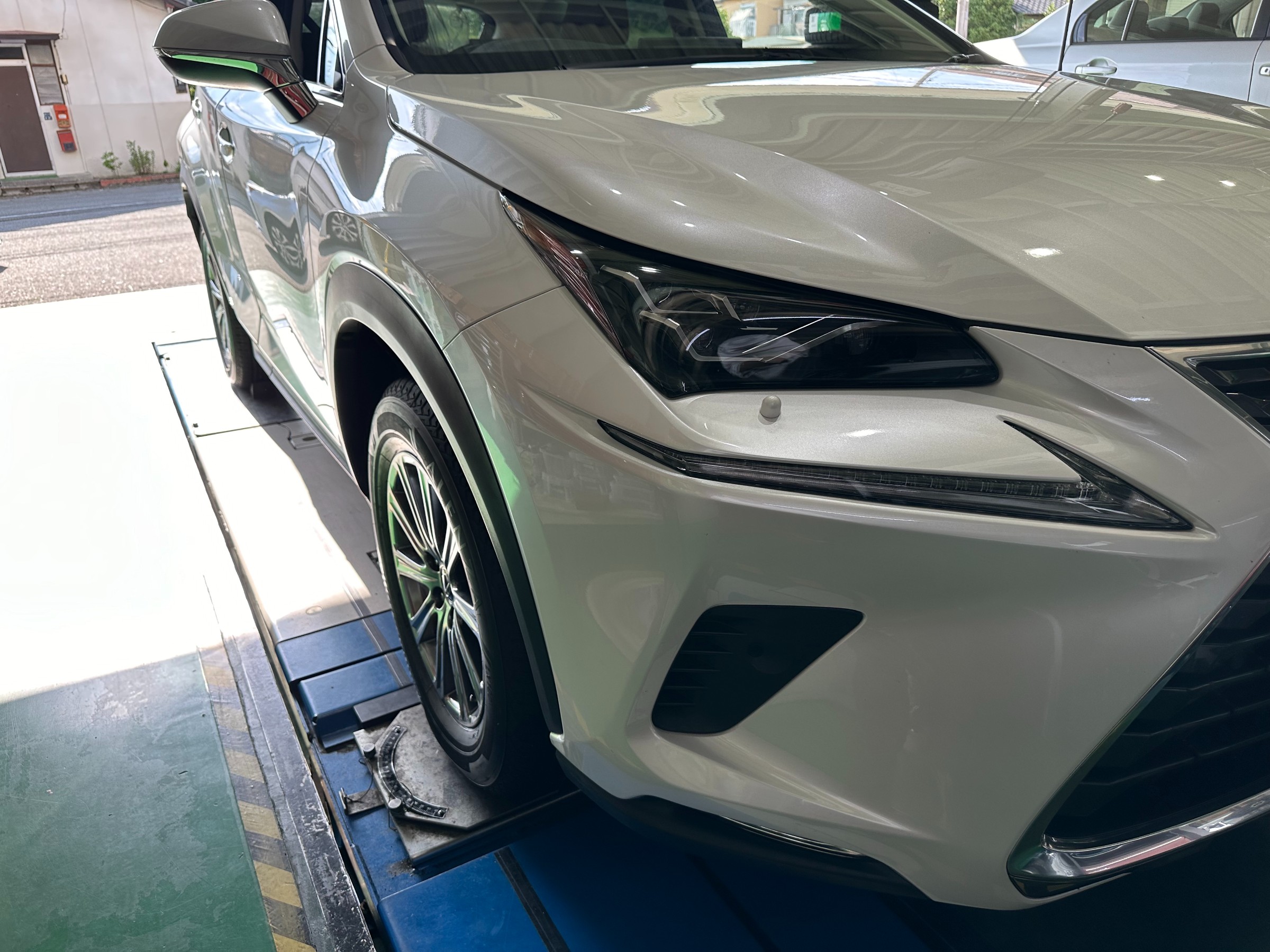 LEXUS NX300h ALENZA LX100装着！ | 店舗おススメ情報 | タイヤ館 湯村（山梨県）