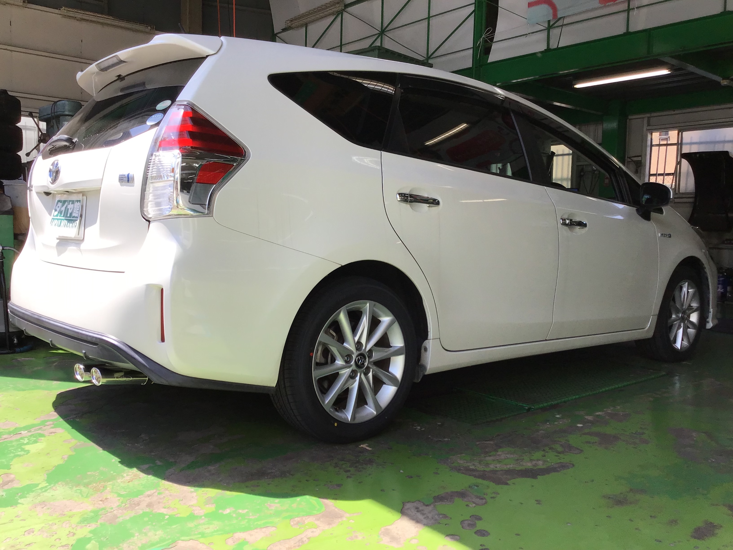 プリウスα ZVW41 ショック交換 | 店舗おススメ情報 | タイヤ館 ジャパン宮前（神奈川県）