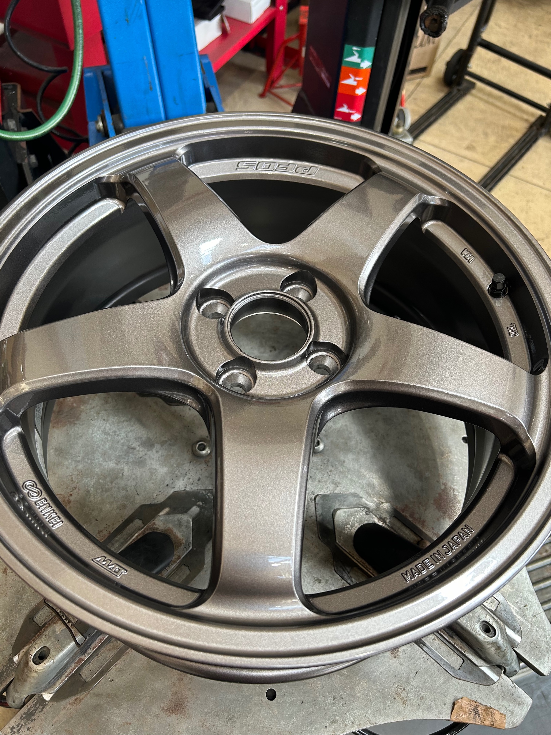 【日産・ノートオーラ】ホイール交換 エンケイ PF05 17インチ | 店舗おススメ情報 | タイヤ館 行橋（福岡県） | タイヤからはじまる、トータルカーメンテナンス タイヤ館グループ