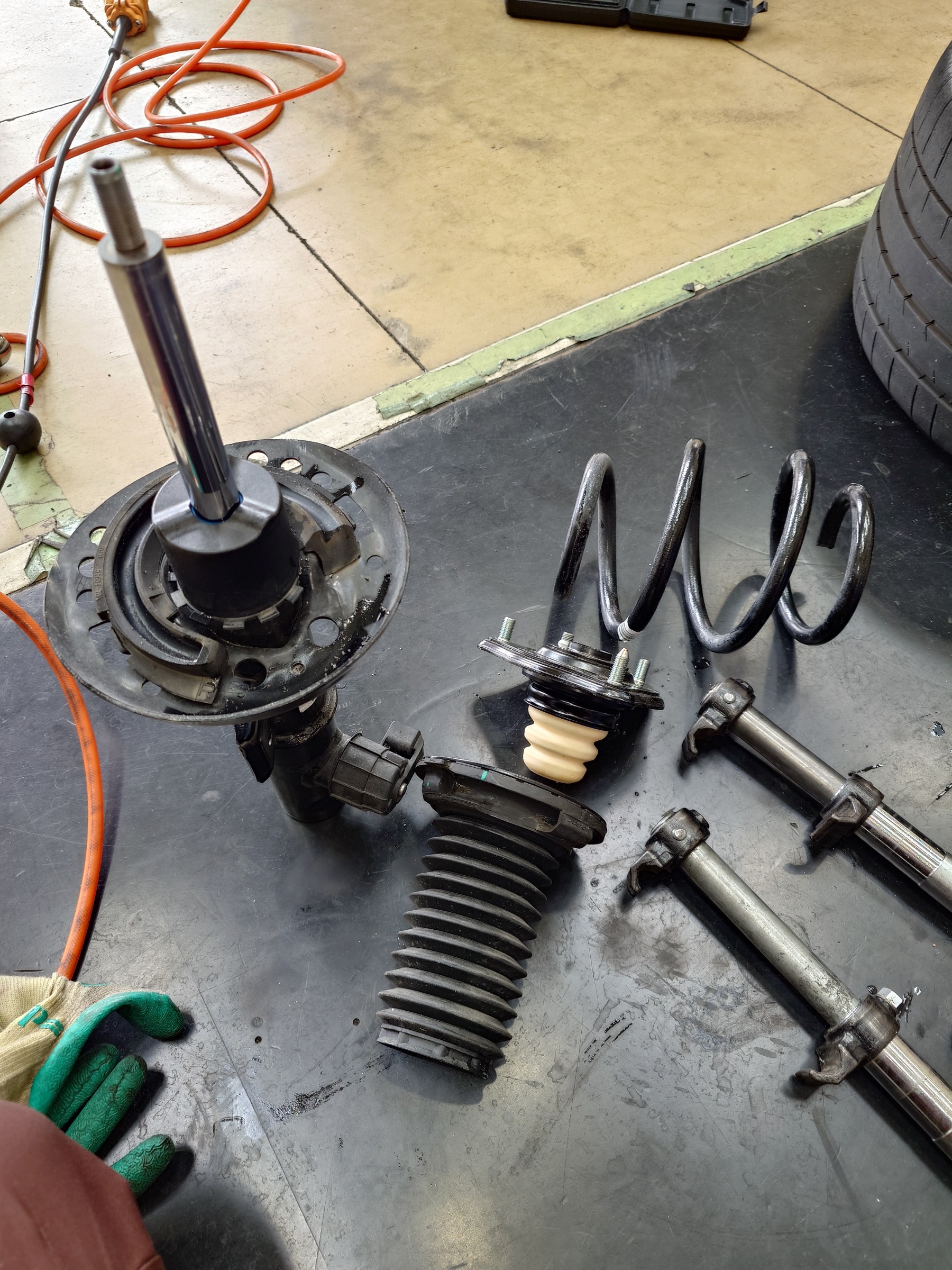 ホンダ CIVIC TYPE R FL5 ダウンサス取付 SPOON PROGRESSIVE SPRING (スプーン プログレッシブ ...