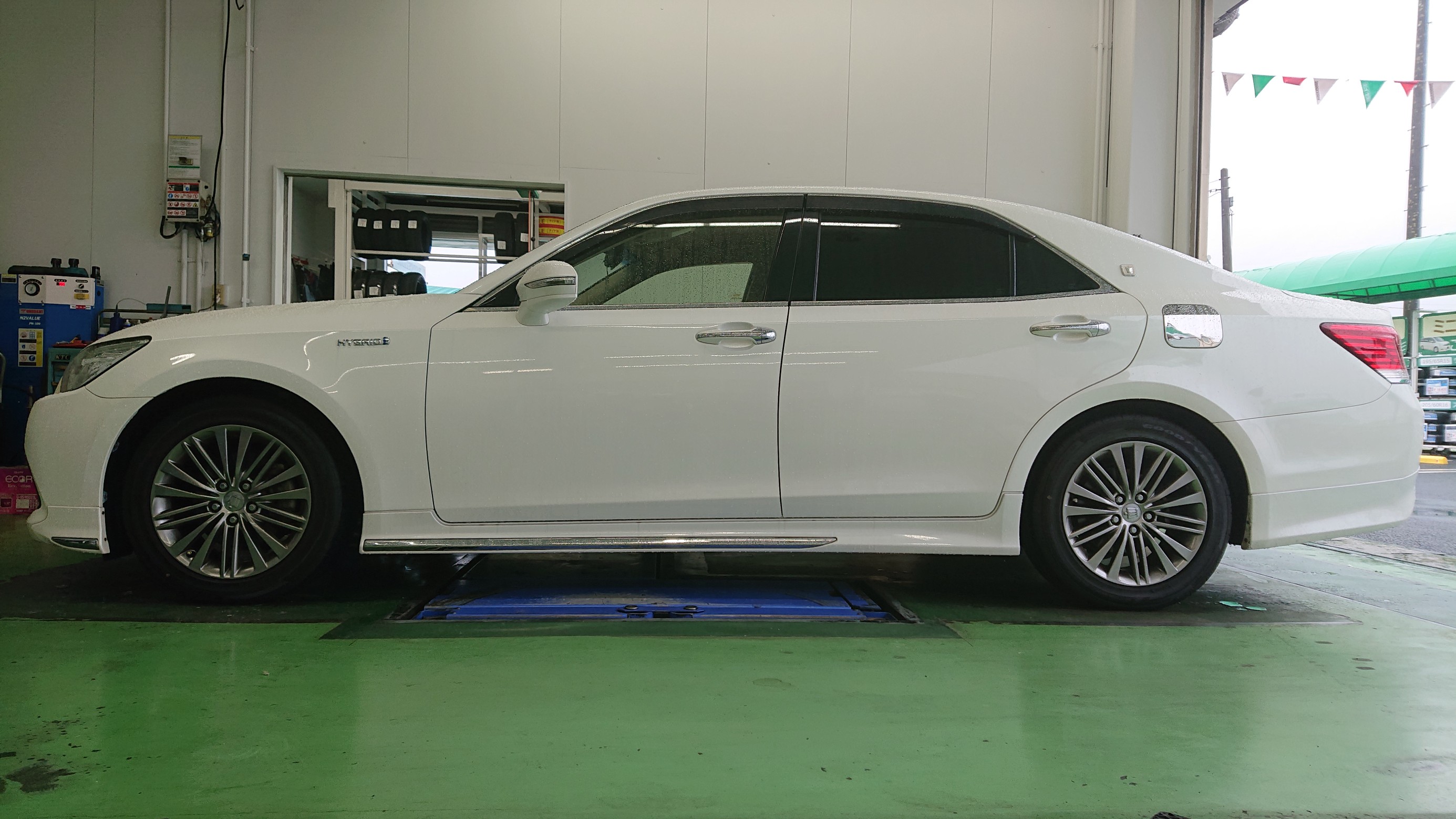 TOYOTA・CROWN・AWS210 】ダウンサス取付け | 店舗おススメ情報 | タイヤ館 土浦北インター（茨城県）
