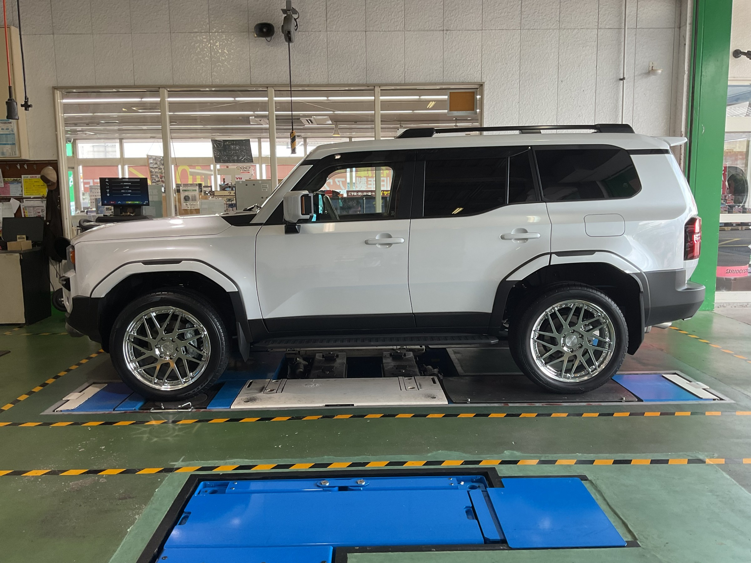 トヨタ新型ランドクルーザー ランクル250 22インチアルミホイール装着!!／レオンハルト ジーニスガイスト | 店舗おススメ情報 | タイヤ館 中津川（岐阜県）