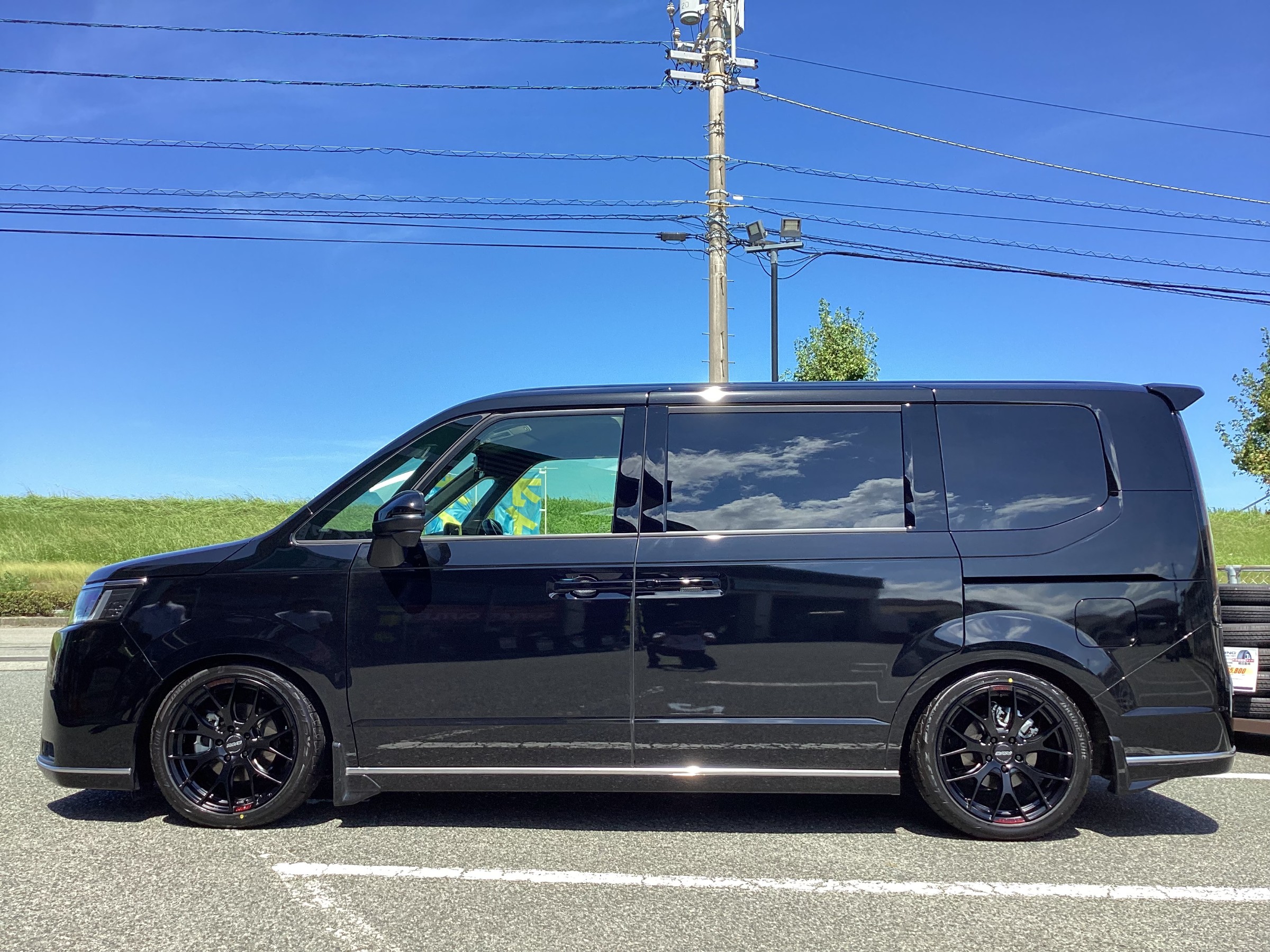 【RP8 新型ステップワゴン】RAYS HOMURA 2x7FT 18インチ / 車高調 装着しました♪ | 店舗おススメ情報 | タイヤ館 徳島（徳島県）