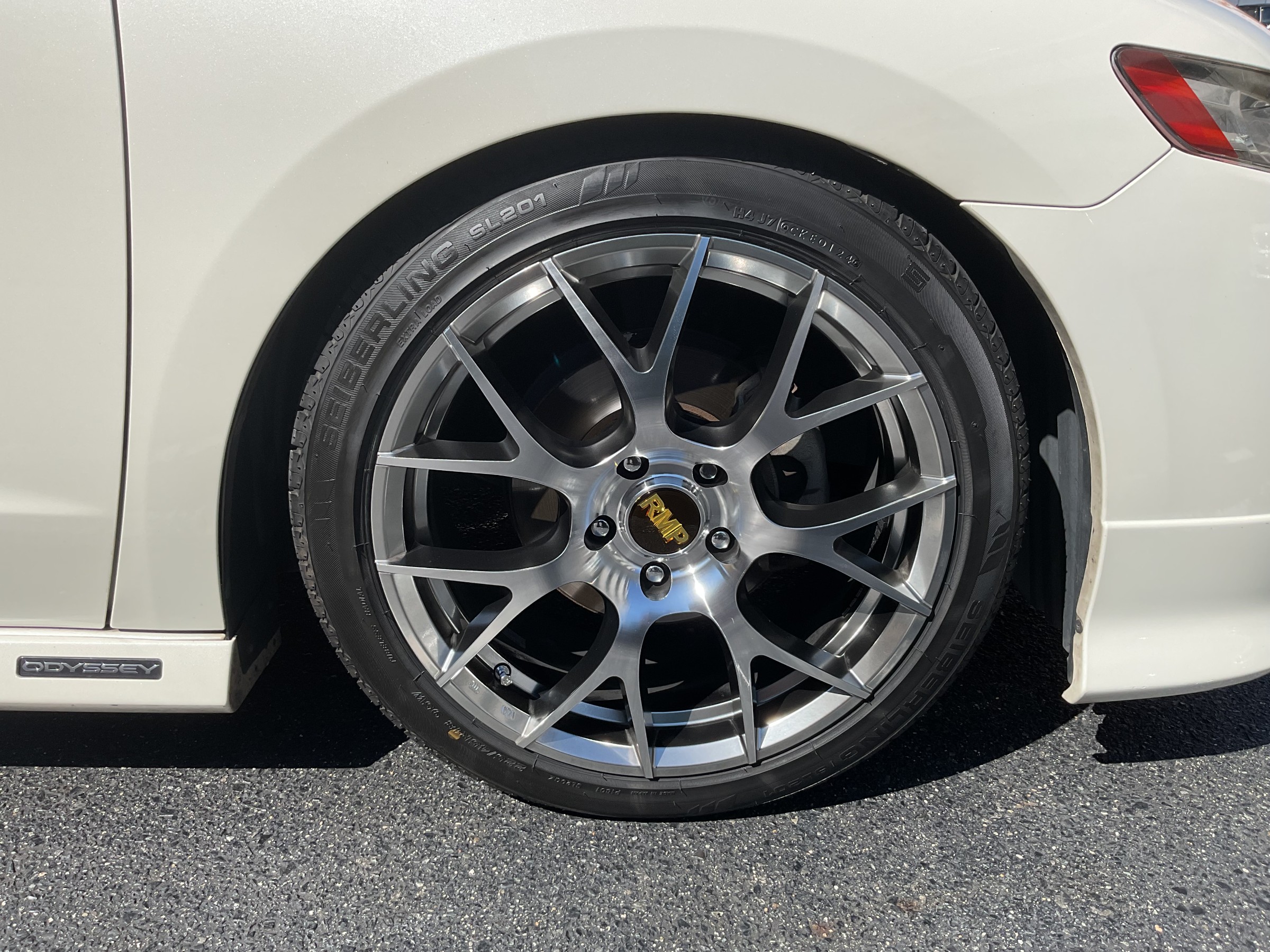 ホンダ オデッセイ RMP027F 18インチ 取付！！ | 店舗おススメ情報 | タイヤ館 三原（広島県）