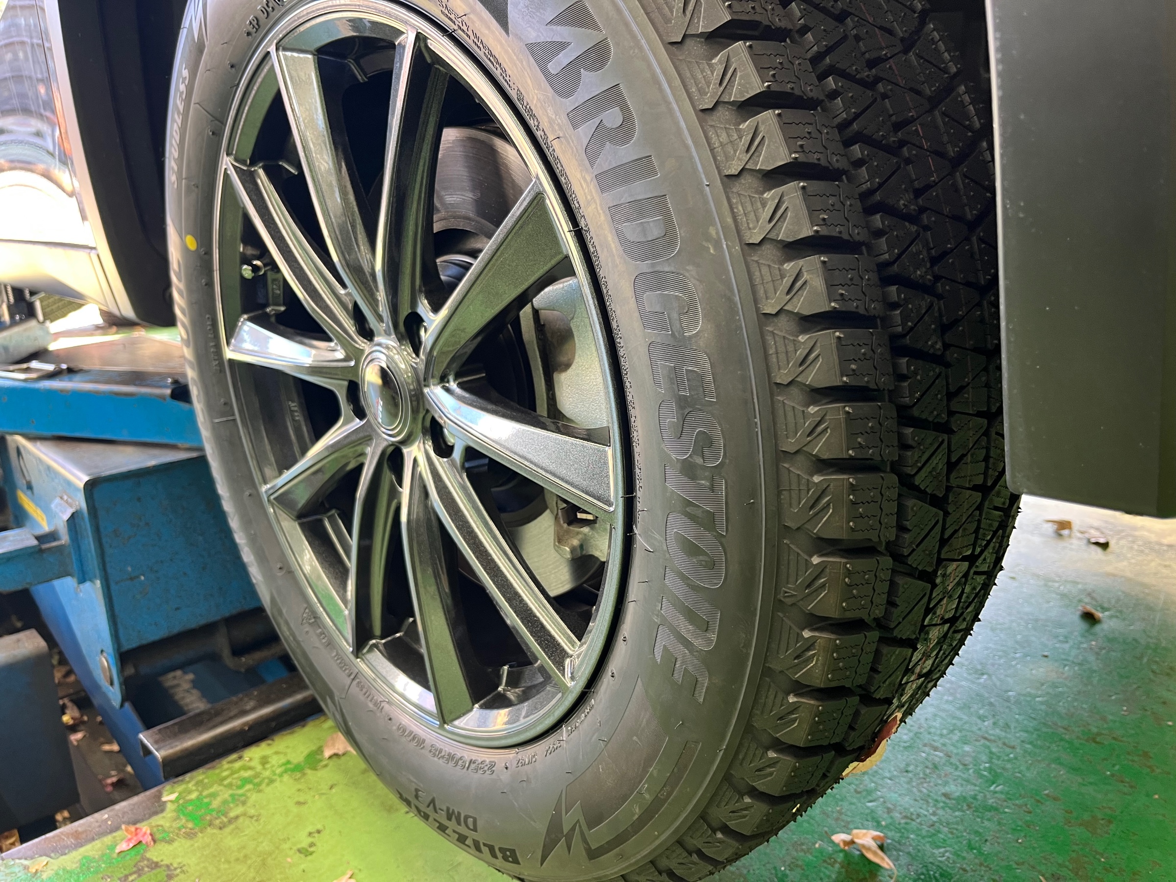 ★SUV車にはBLIZZAK DMV3 です★ | 店舗おススメ情報 | タイヤ館 稲城（東京都）