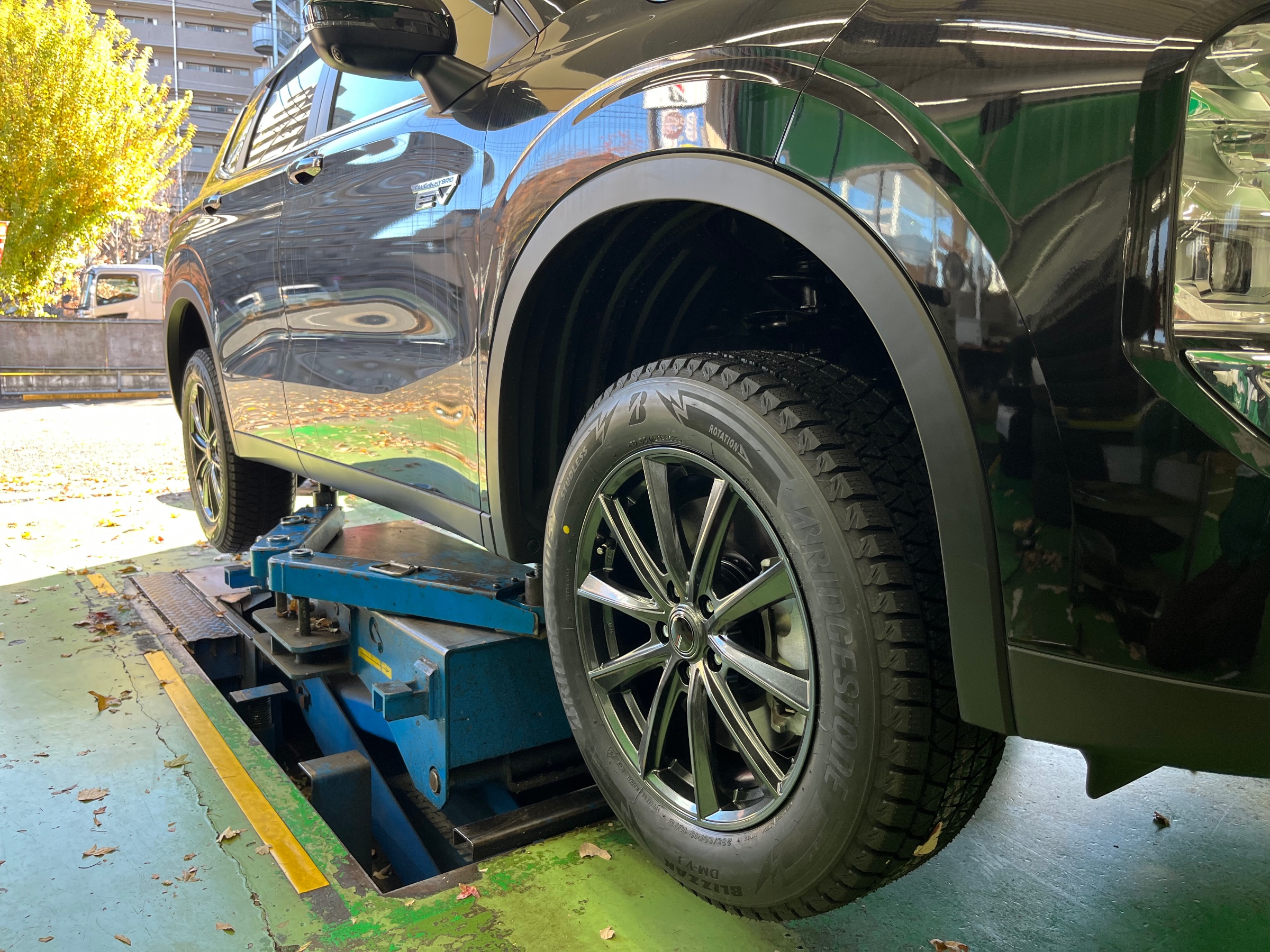 ★SUV車にはBLIZZAK DMV3 です★ | 店舗おススメ情報 | タイヤ館 稲城（東京都）