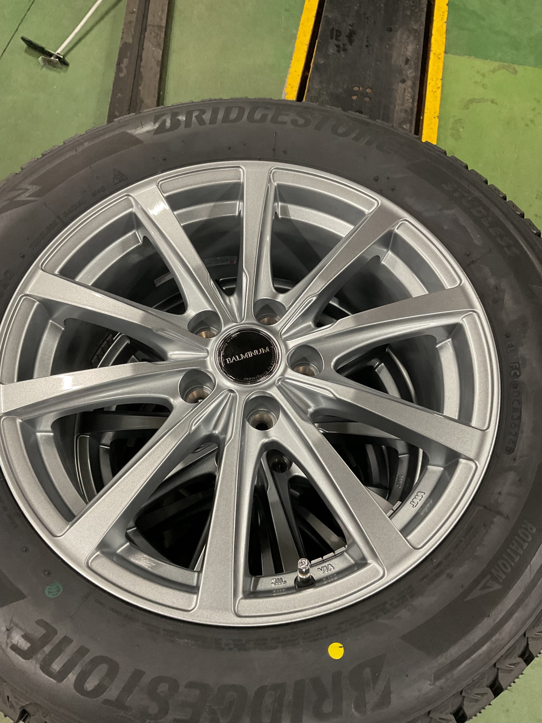 ヴェルファイア VRX3、バルミナAR12 取付作業！ | 店舗おススメ情報 | タイヤ館 ファボーレ富山 | タイヤからはじまる、トータルカーメンテナンス タイヤ館グループ