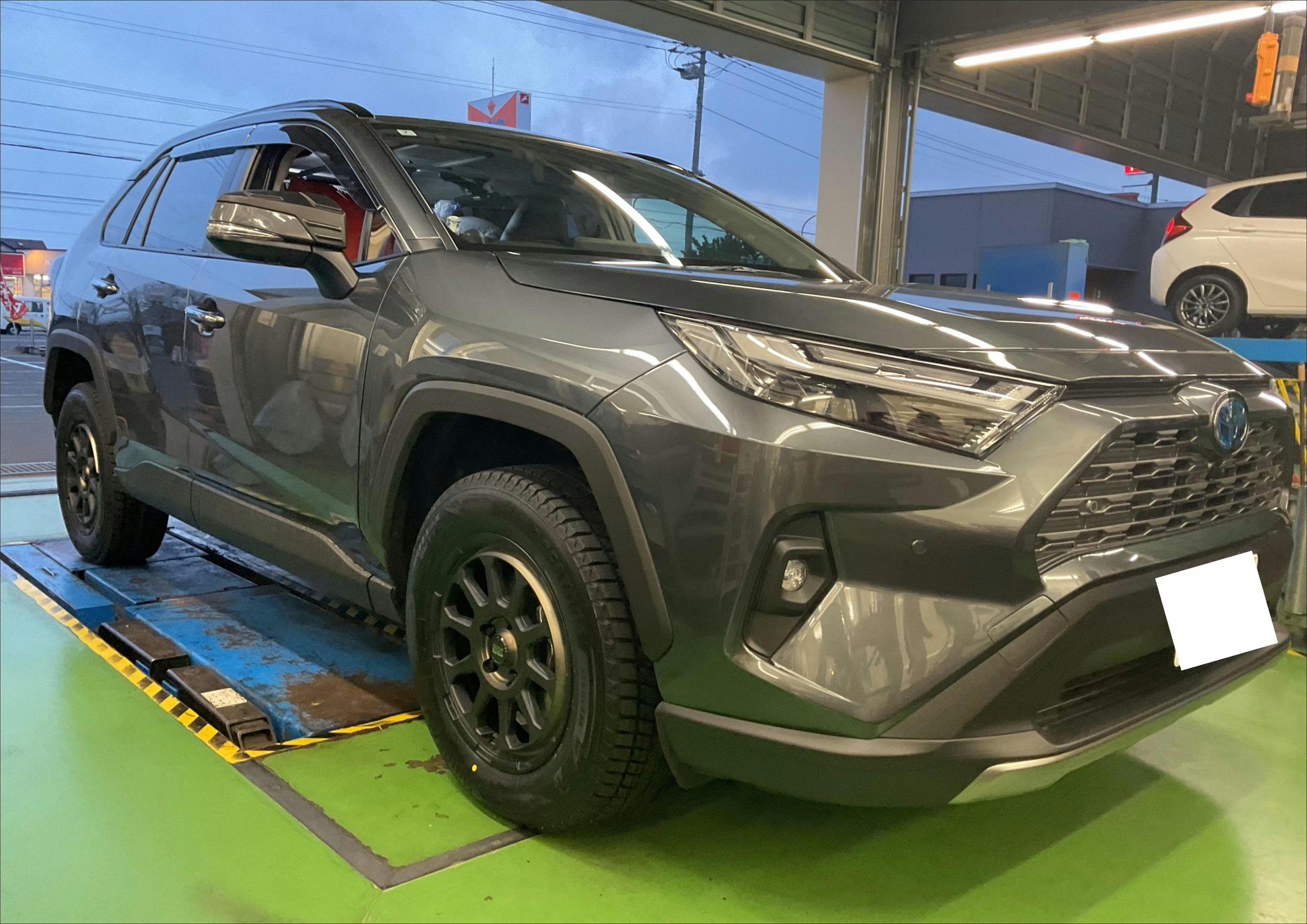 トヨタ RAV4 SUVスタッドレスタイヤ DM-V3＆アルミホイールSET | 店舗おススメ情報 | タイヤ館 ビィ・ワークス登別（北海道）