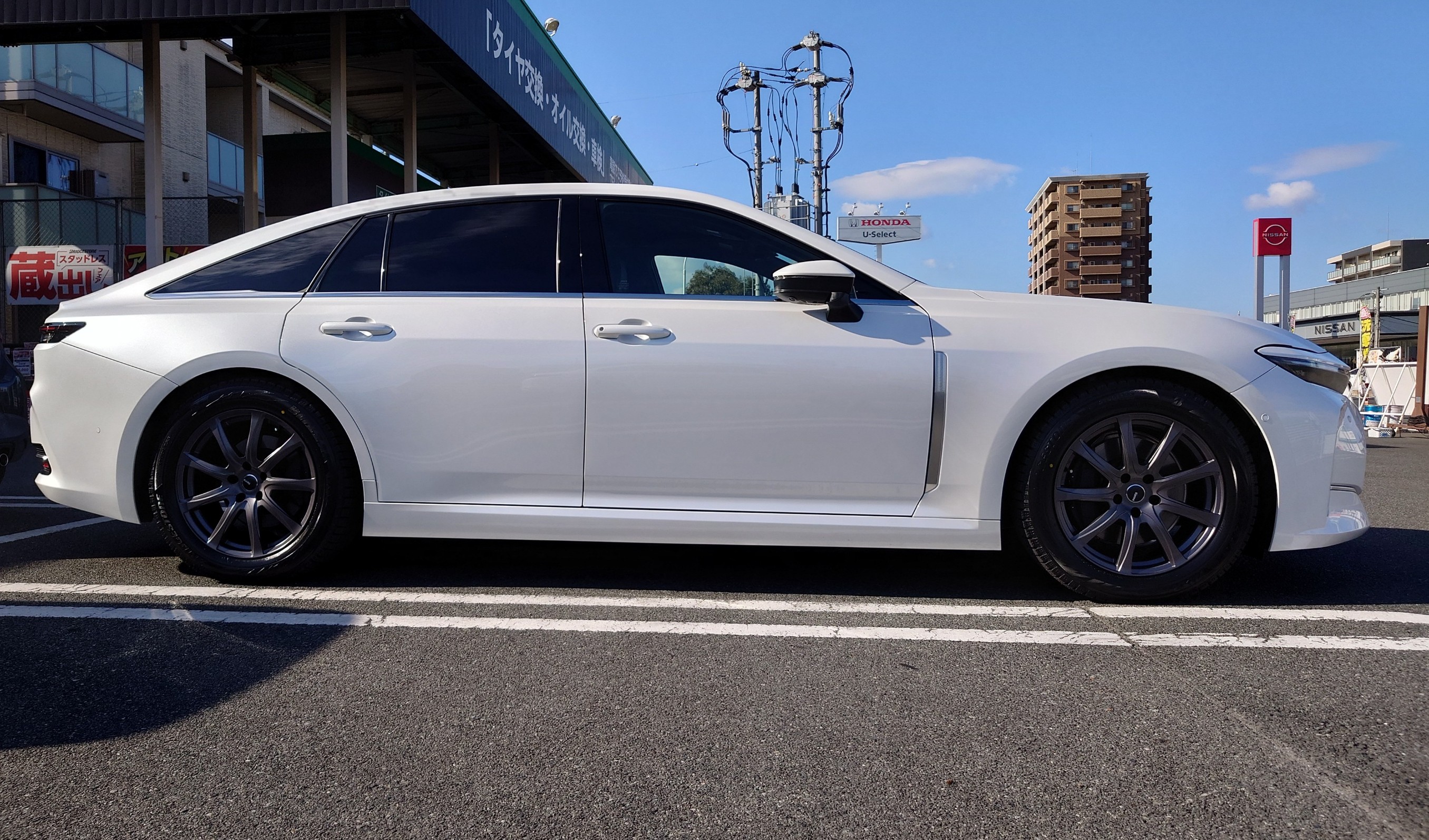 トヨタ・クラウンセダンにスタッドレスセット取付しました！ | 店舗おススメ情報 | タイヤ館 岡山西長瀬（岡山県）