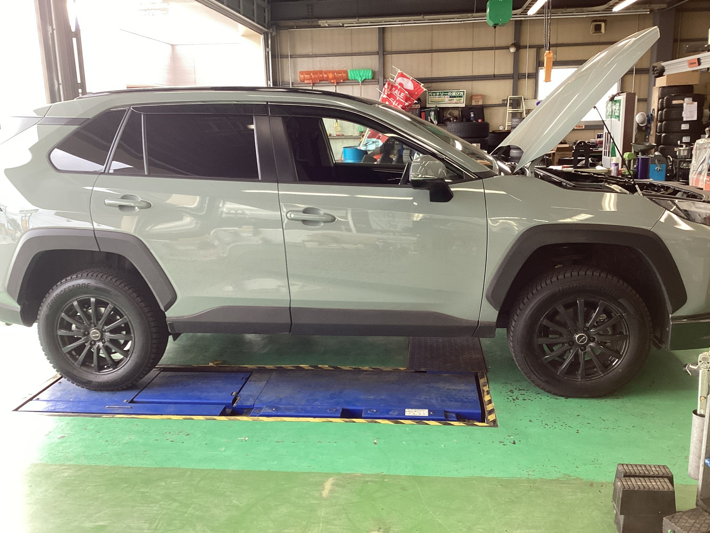 ☆RAV4☆ACCイージーアップ取付＆アライメント☆ | 店舗おススメ情報 | タイヤ館 ビィ・ワークス登別（北海道）
