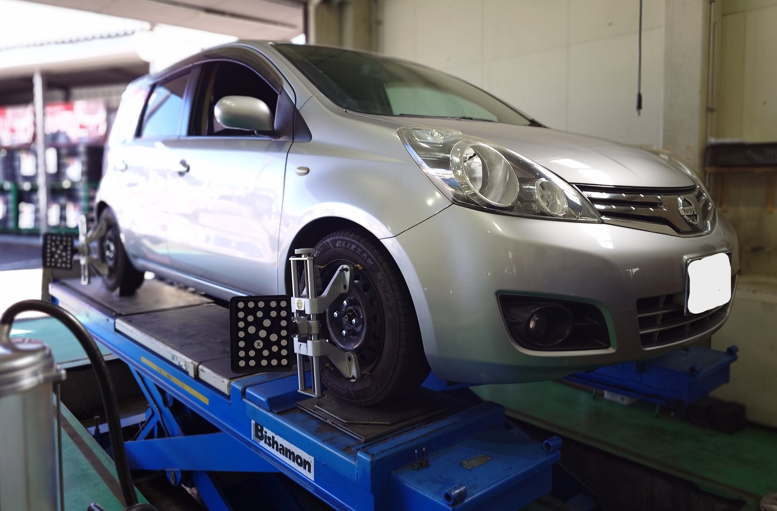 E11 ノート KYB NEW SR SPECIAL ショックアブソーバー交換 アライメント | 店舗おススメ情報 | タイヤ館 一宮御坂 ...