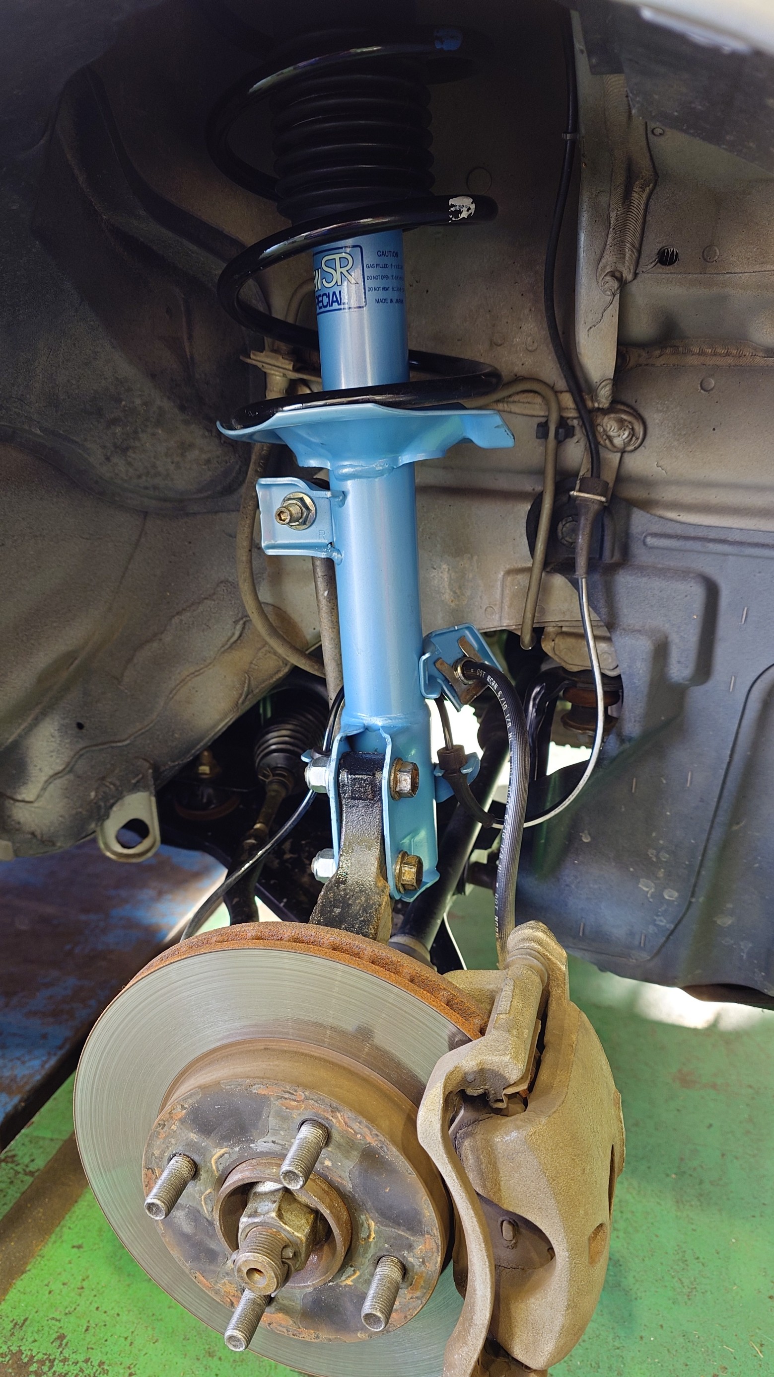 E11 ノート KYB NEW SR SPECIAL ショックアブソーバー交換 アライメント | 店舗おススメ情報 | タイヤ館 一宮御坂 ...