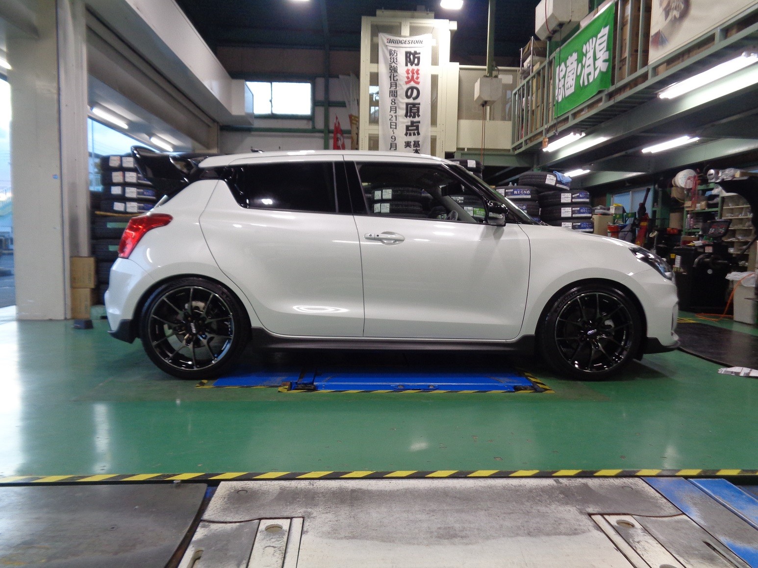 ZC33型スイフトスポーツ 18インチ装着は当たり前でいいんでしたっけ？ | 店舗おススメ情報 | タイヤ館 明石（兵庫県）