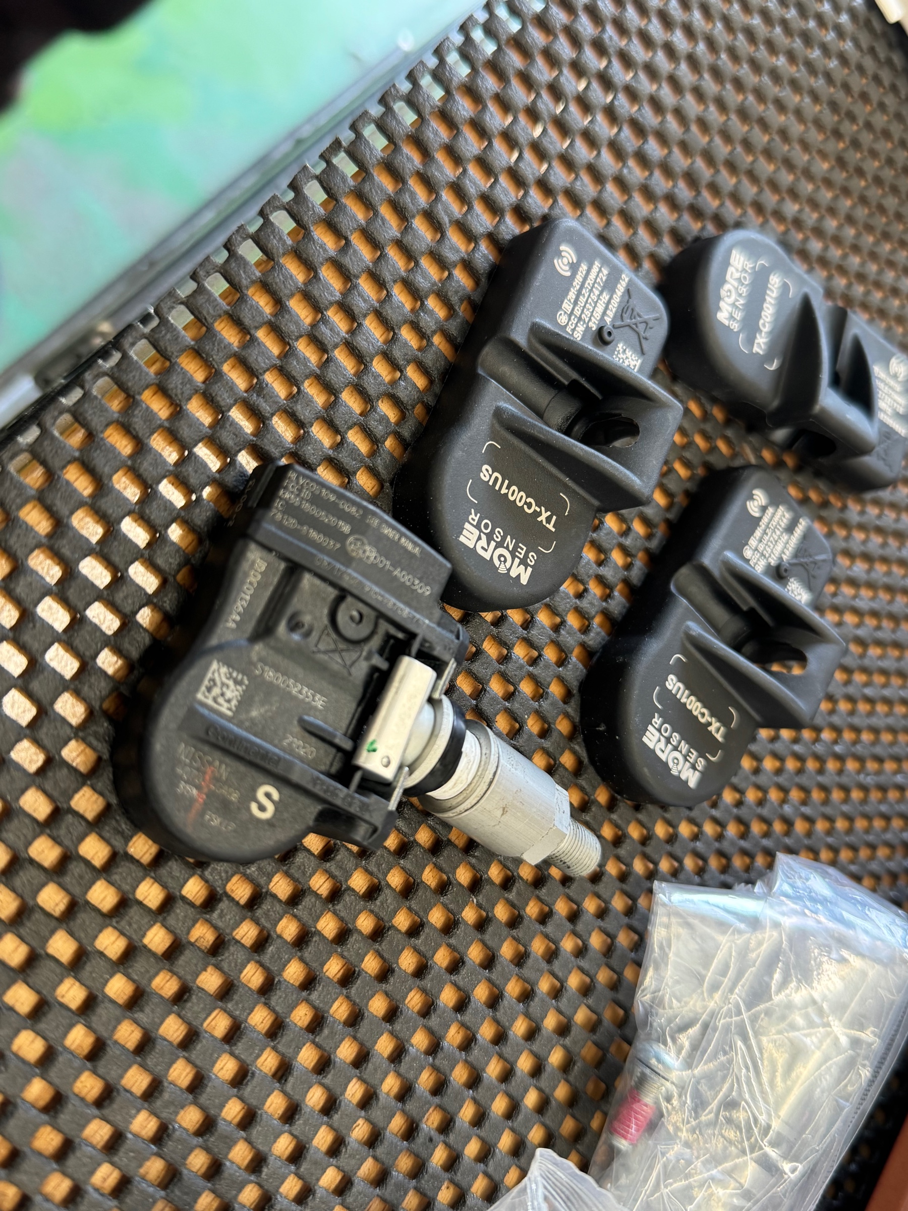 V37 スカイライン 空気圧センサーTPMS交換 | 店舗おススメ情報 | タイヤ館 ジャパン宮前（神奈川県）