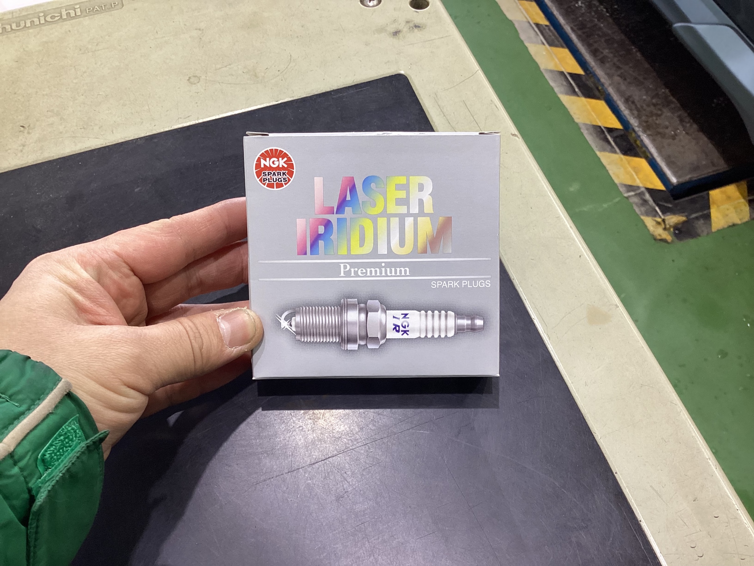 スバル レヴォーグ NGK 点火プラグ 交換 | 店舗おススメ情報 | タイヤ館 中山（宮城県）