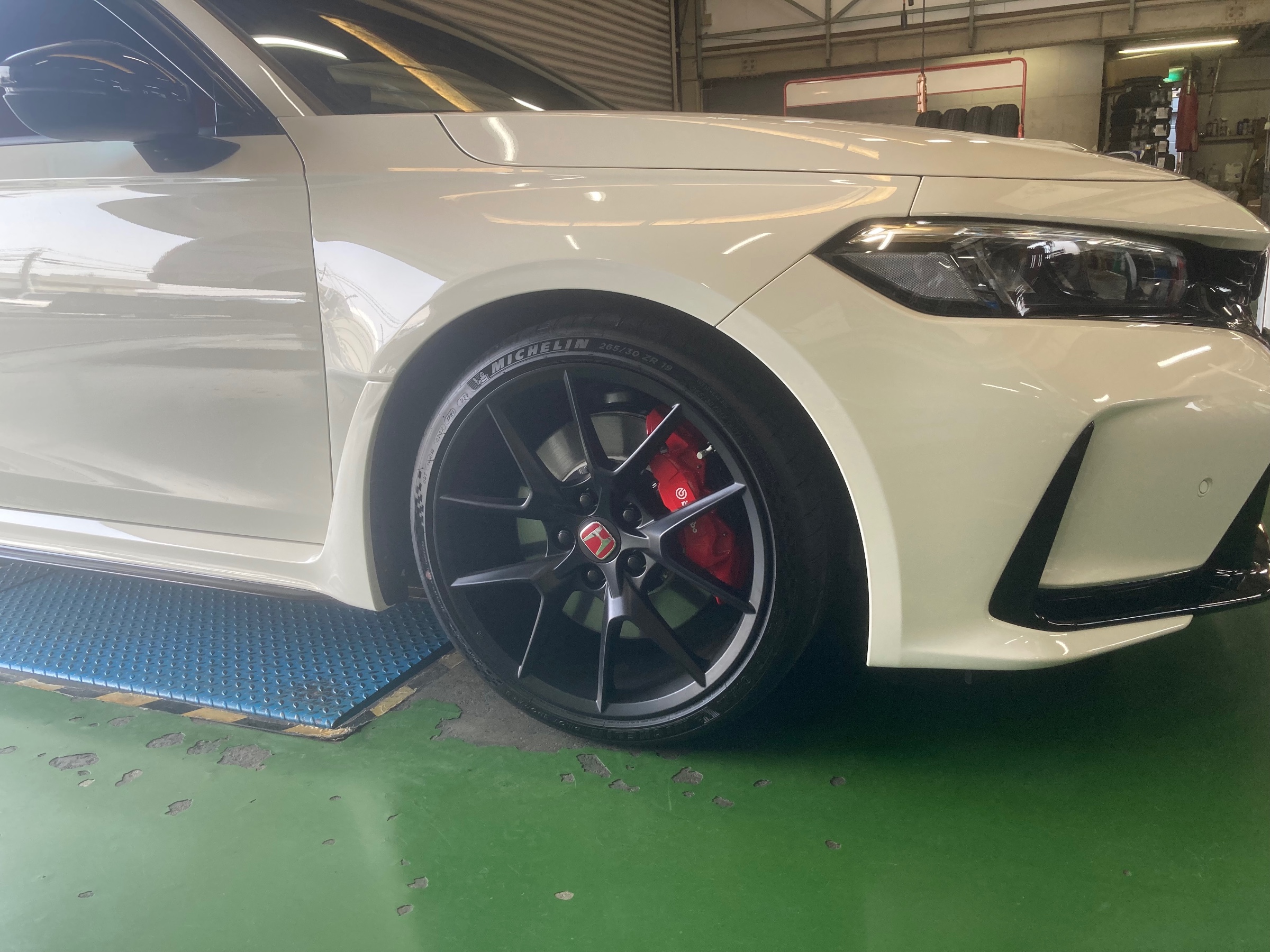 RAYS G025 ダッシュホワイト仕様！シビックTYPE R アルミホイール交換！ | 店舗おススメ情報 | タイヤ館 岡山東（岡山県）