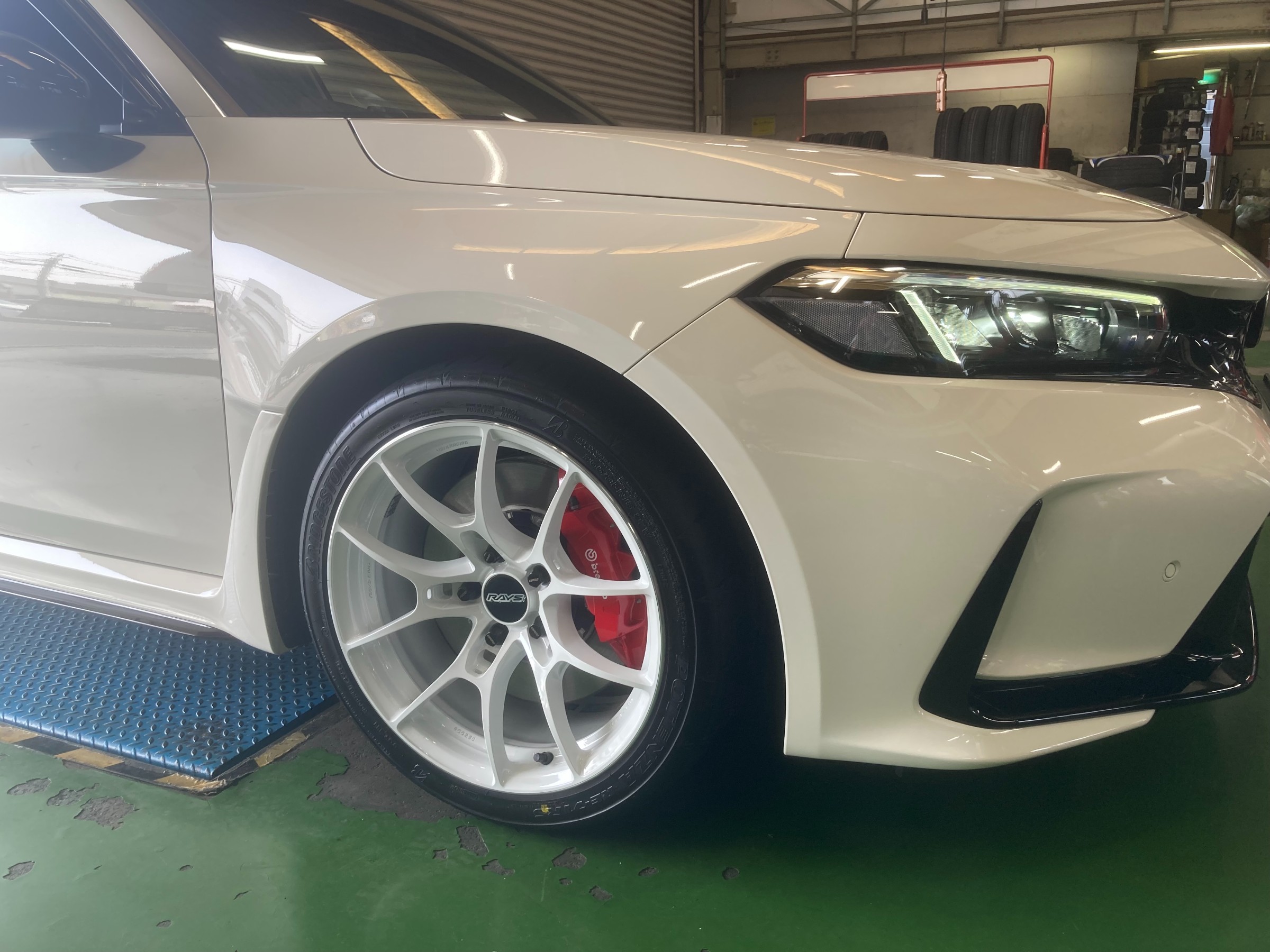 RAYS G025 ダッシュホワイト仕様！シビックTYPE R アルミホイール交換！ | 店舗おススメ情報 | タイヤ館 岡山東（岡山県）