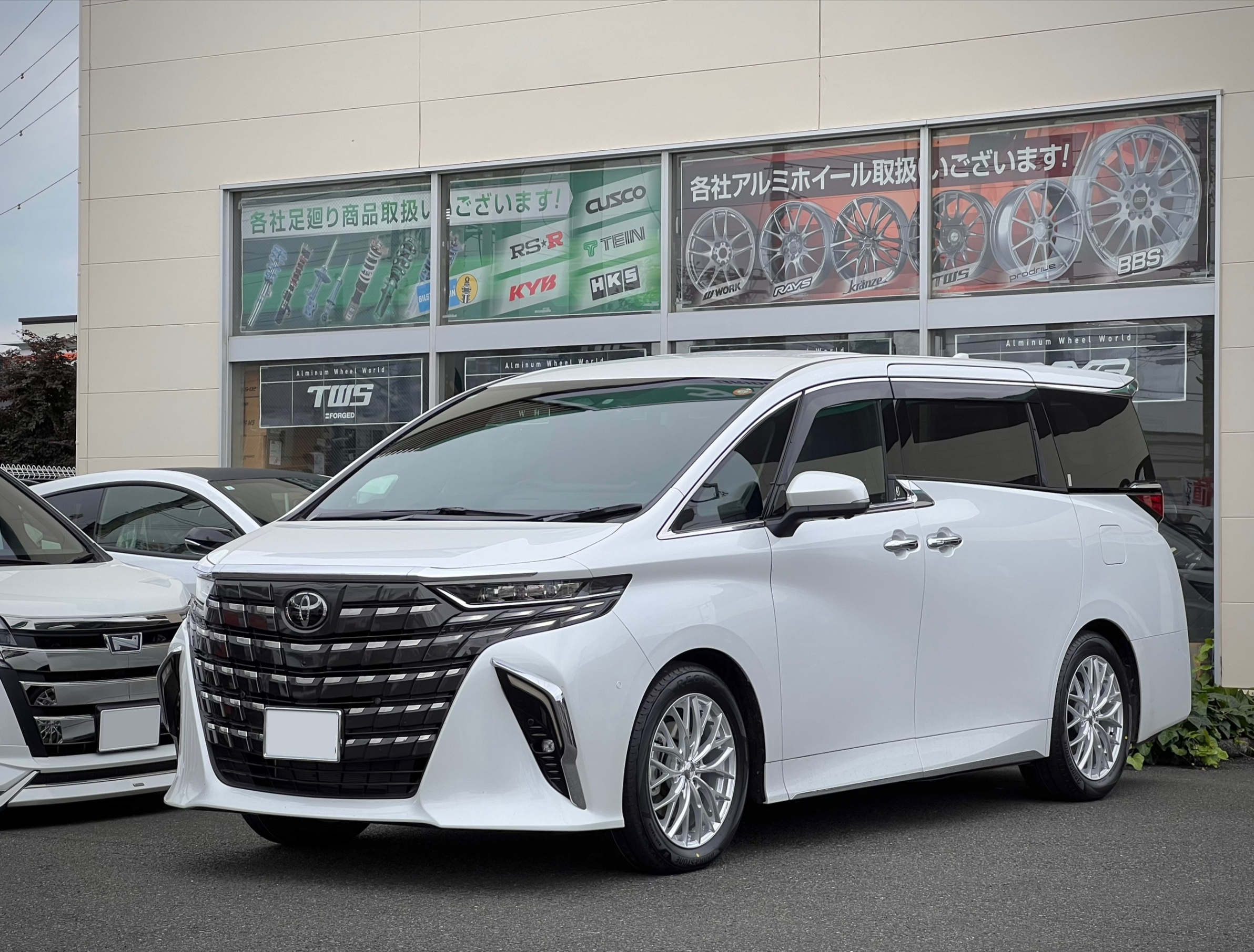 TOYOTA ALPHARD HEV ・LEONIS MX・REGNO GR-XⅢ TYPE RV 装着。 | 店舗おススメ情報 | タイヤ館 ...