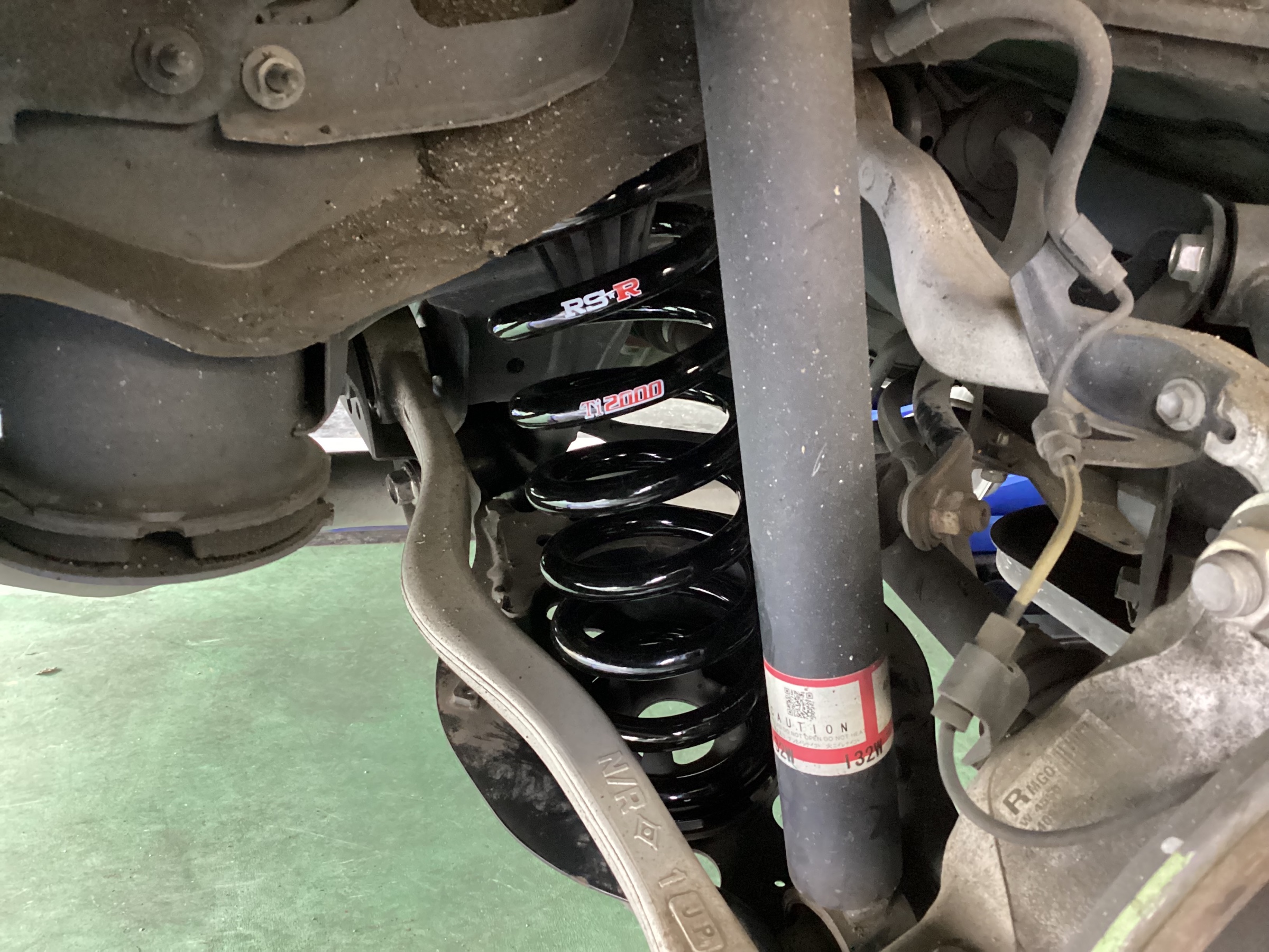 レクサス・IS300h(AVE30)〜ダウンサス取り付け(RSR Ti2000)〜 | 店舗おススメ情報 | タイヤ館 ひたち多賀（茨城県）