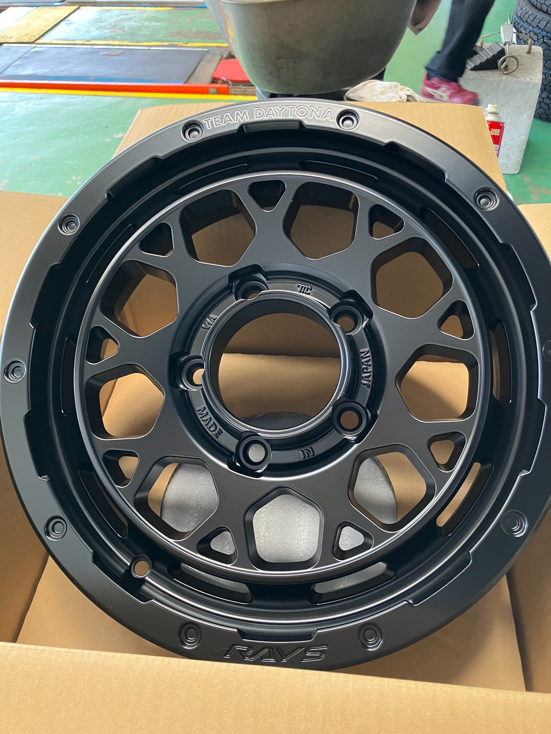 ジムニーJB64W RAYS デイトナホイール取付け！ | 店舗おススメ情報 | タイヤ館 出雲（島根県） | タイヤからはじまる、トータルカーメンテナンス タイヤ館グループ