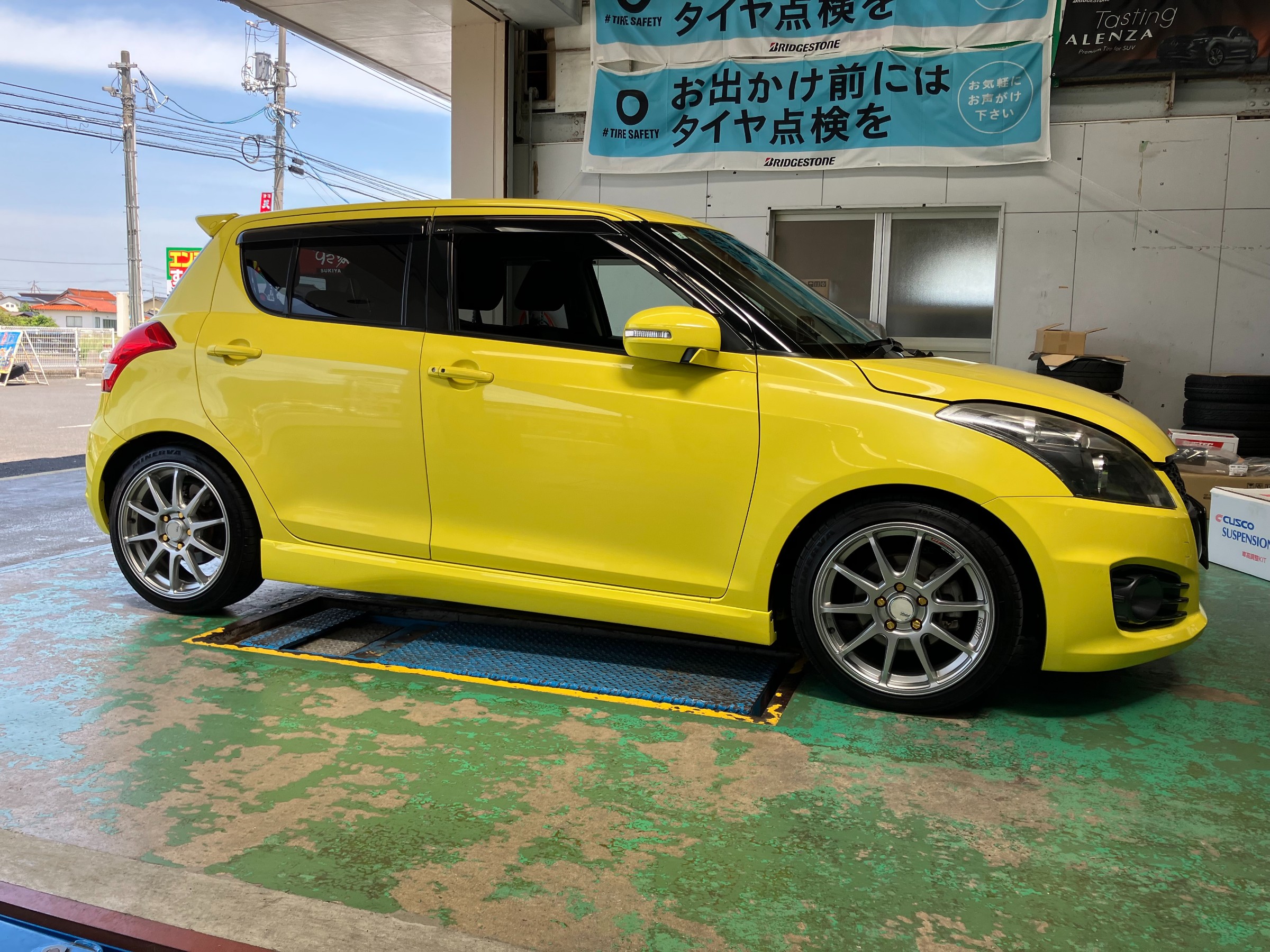 ZC32スイフトスポーツ車高調取り付け | 店舗おススメ情報 | タイヤ館 出雲（島根県） | タイヤからはじまる、トータルカーメンテナンス タイヤ館グループ