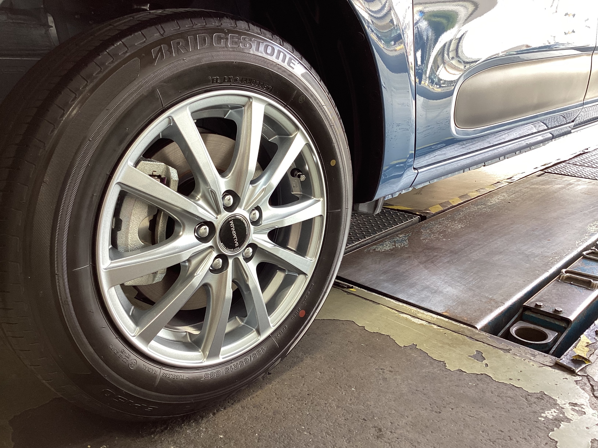 ブリヂストンのホイール「バルミナLS10」で オシャレは足元から 【トヨタ シエンタ】 | 店舗おススメ情報 | タイヤ館 青梅（東京都）