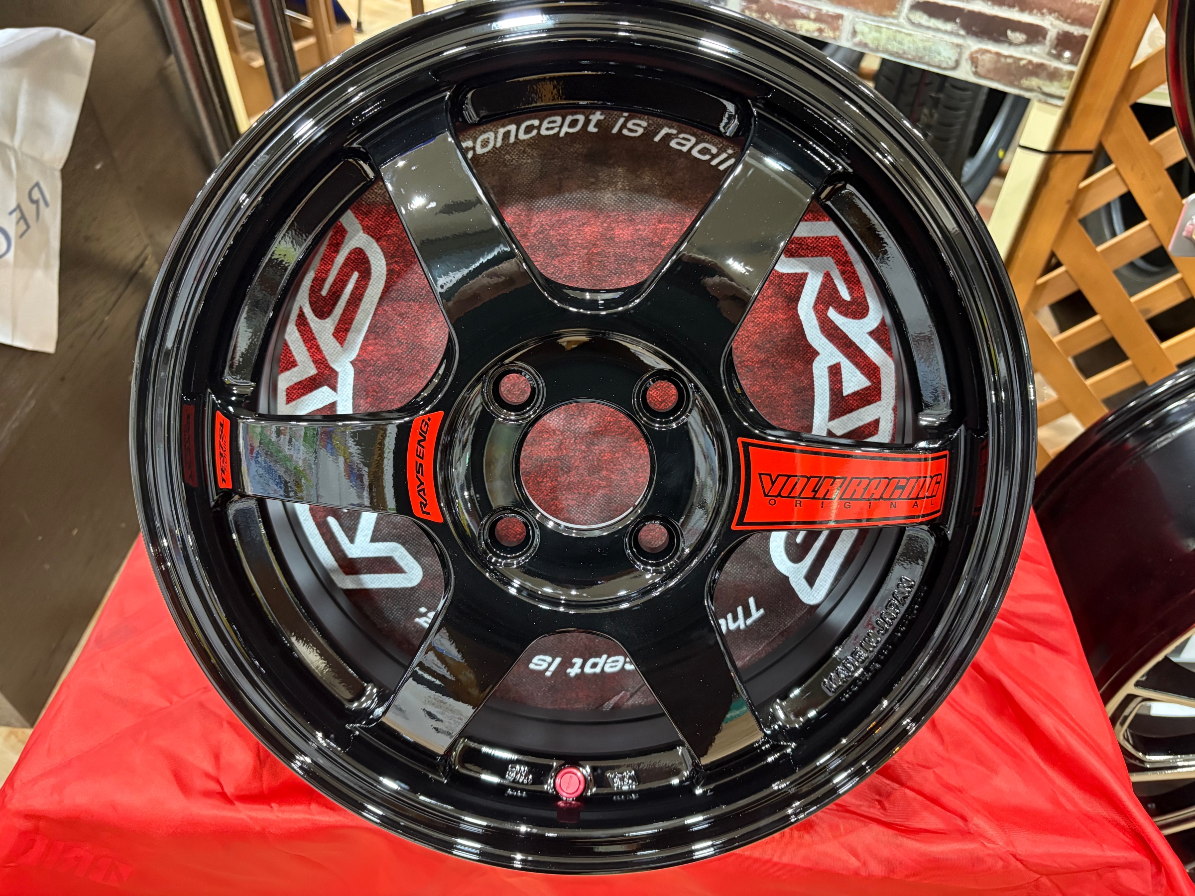 RAYS VOLK/RACING TE37SL SONIC オリジナルカラー発売中！ | 店舗おススメ情報 | タイヤ館 秋田仁井田（秋田県）