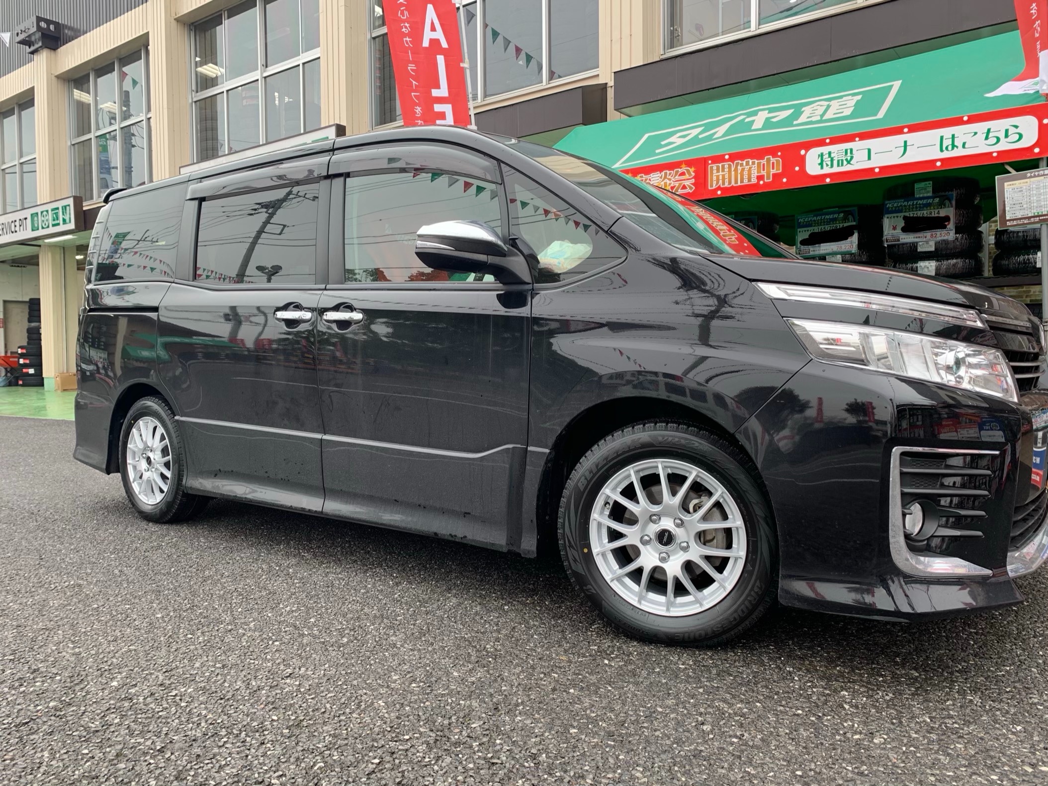 【トヨタ ZRR80 VOXY】STLホイール交換 | 店舗おススメ情報 | タイヤ館 阿見（茨城県）