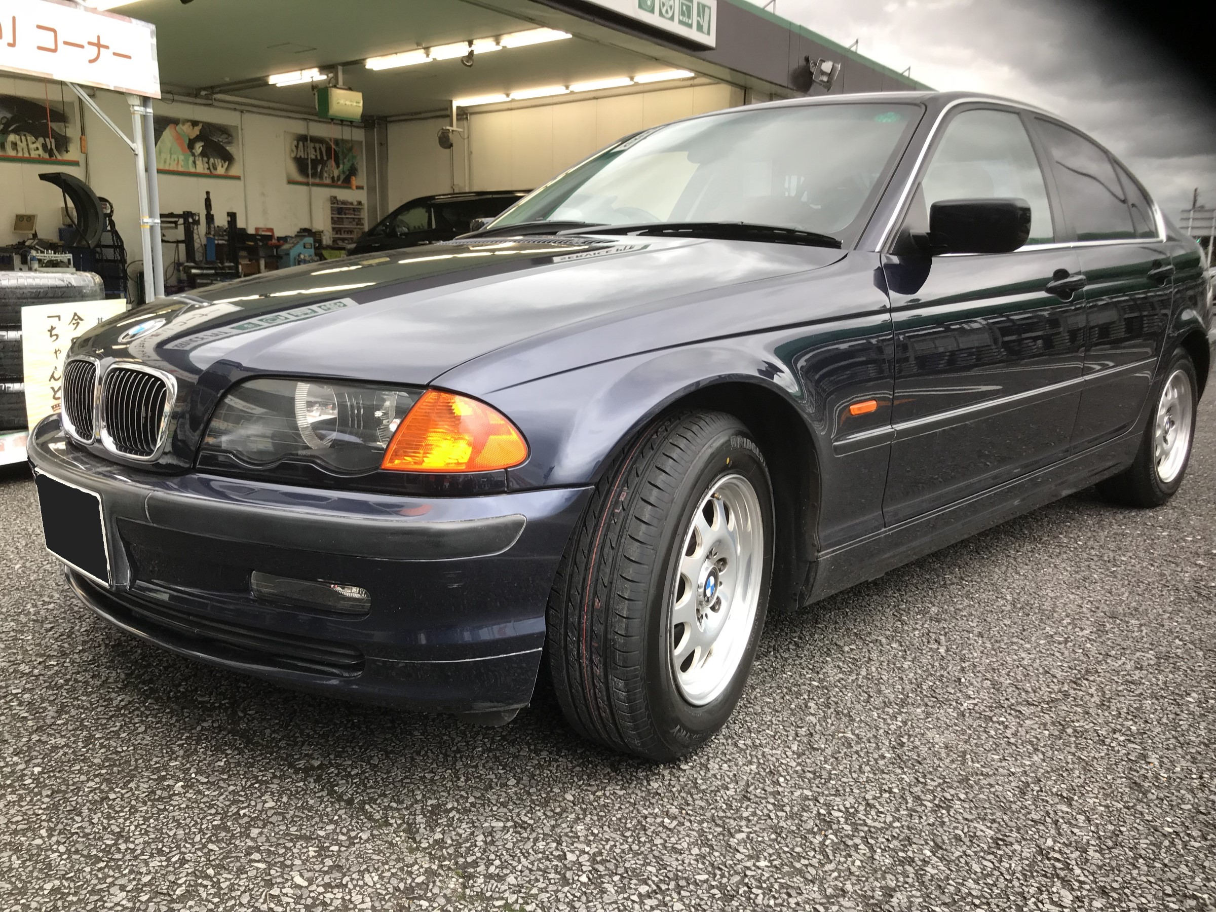 【BMW・321i】タイヤ交換 | BMW 3シリーズ タイヤ タイヤ・ホイール関連 > タイヤ・ホイール交換 | サービス事例 | タイヤ館 ...