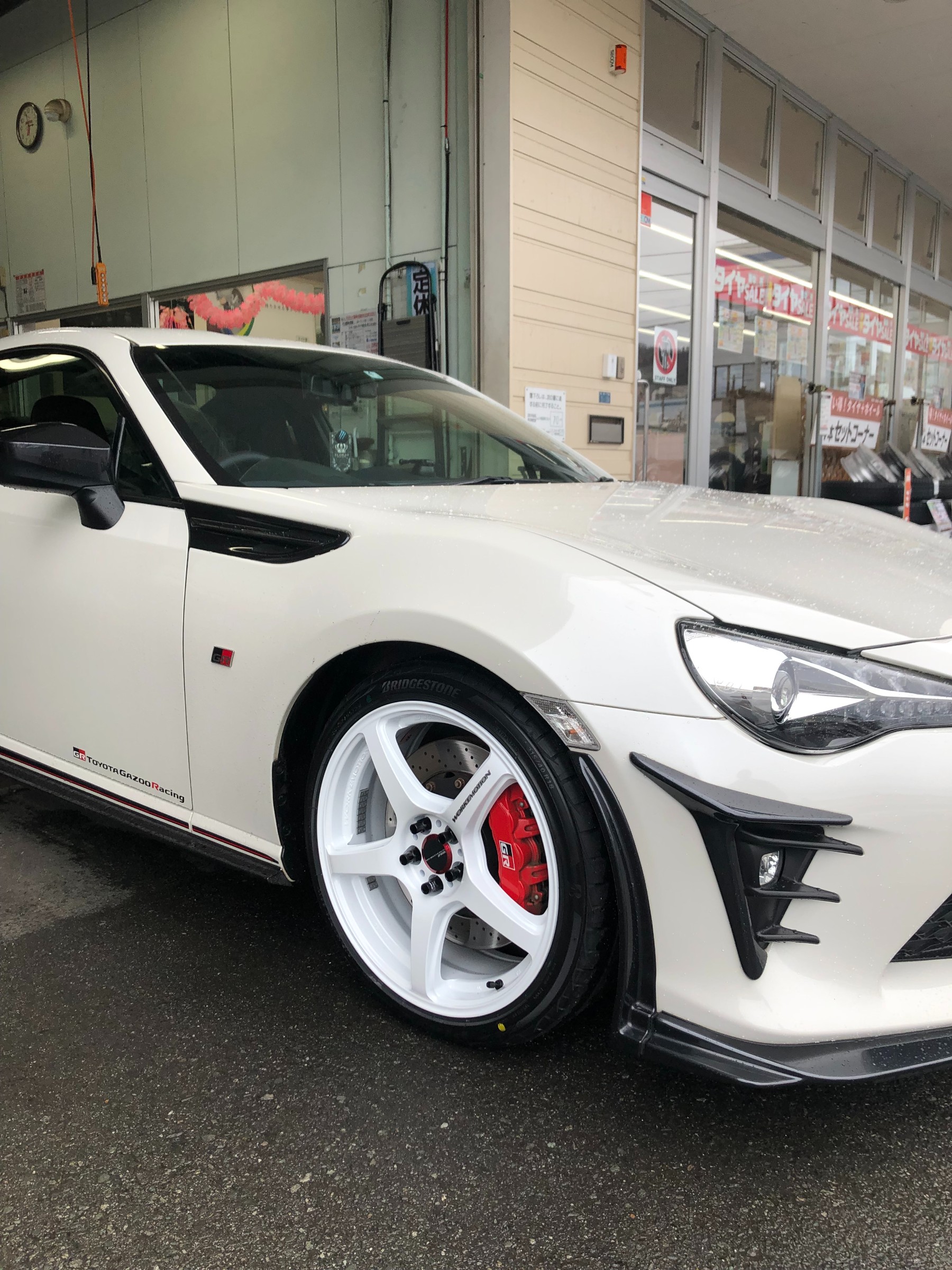 86にワークエモーションT5R 装着事例 バランスウェイトもこだわっています！ダークカラーのダークカラーのホイールならブラックがいいかも ...