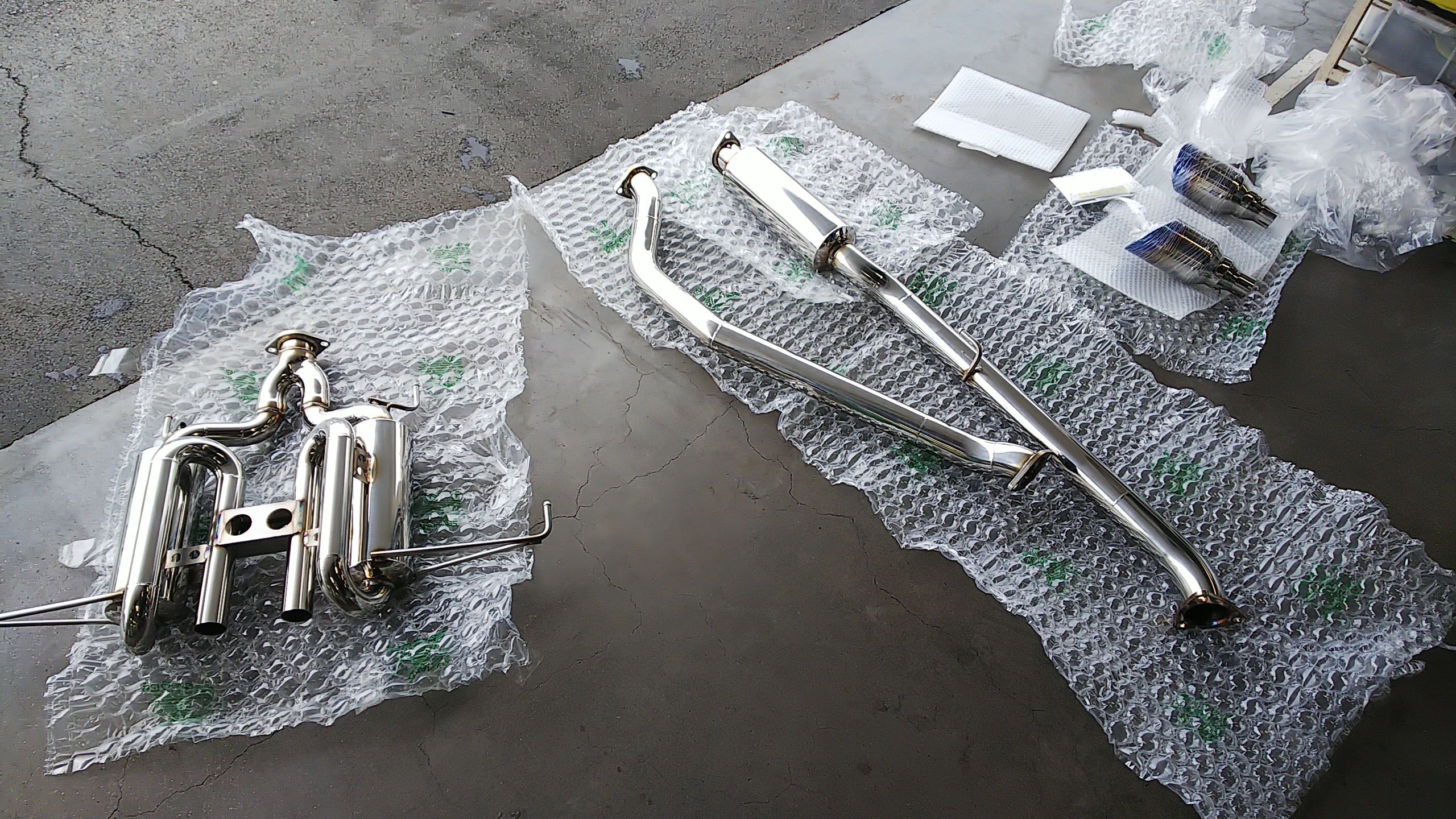 SURUG SPEED マフラー取付け | 店舗おススメ情報 | タイヤ館 天童