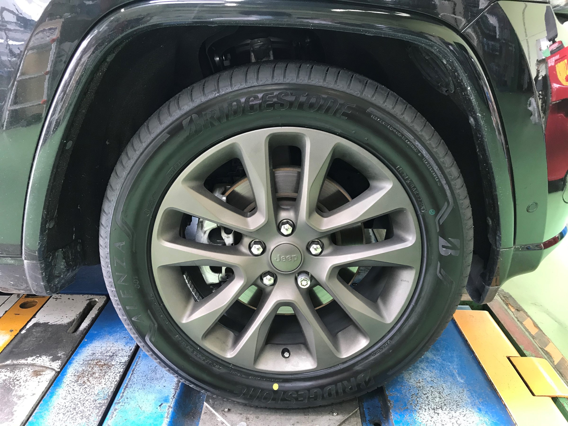 グランドチェロキー WK36 タイヤ交換 アライメント | 店舗おススメ情報 | タイヤ館 京田辺（京都府）