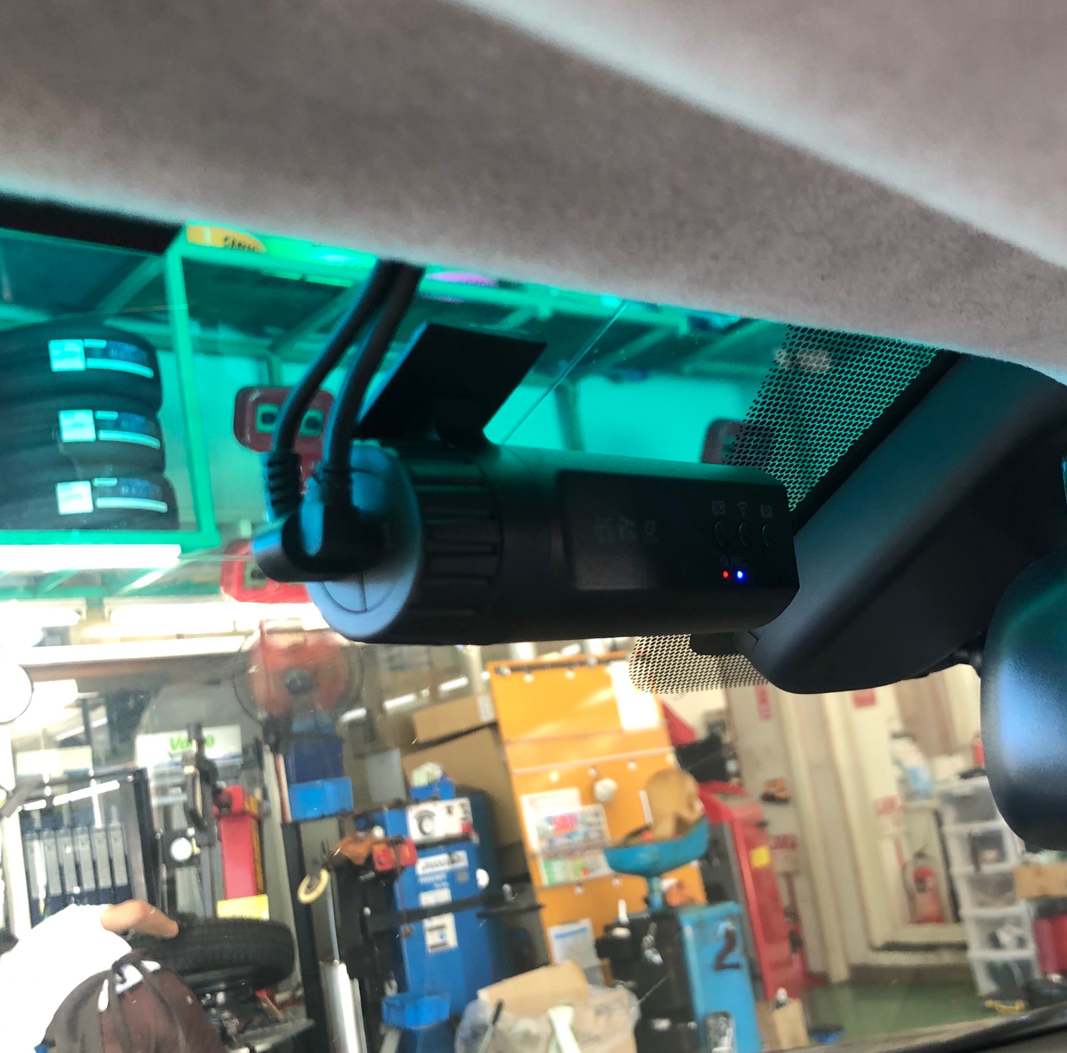 レクサス LS600h (UVF45) に Yupiteru SN-TW79d お取り付け | 店舗おススメ情報 | タイヤ館 北山（京都府）