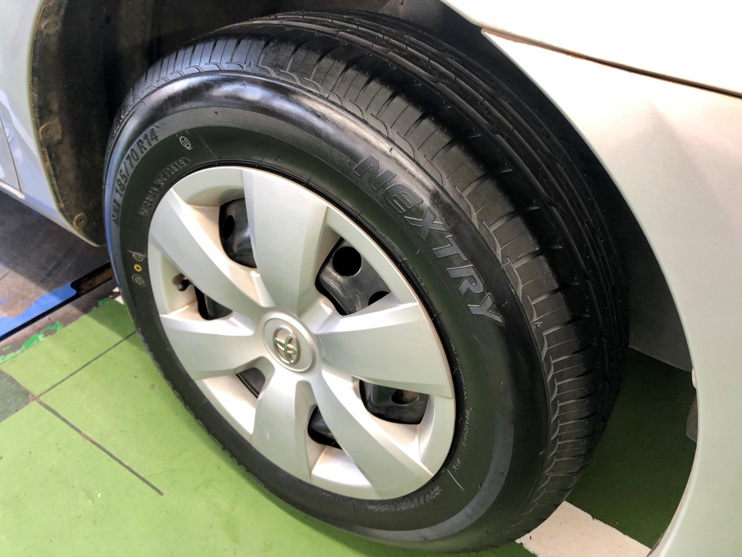 【トヨタ・カローラ・NZE141】タイヤ交換 / ネクストリー | 店舗おススメ情報 | タイヤ館 うしく上柏田（茨城県）