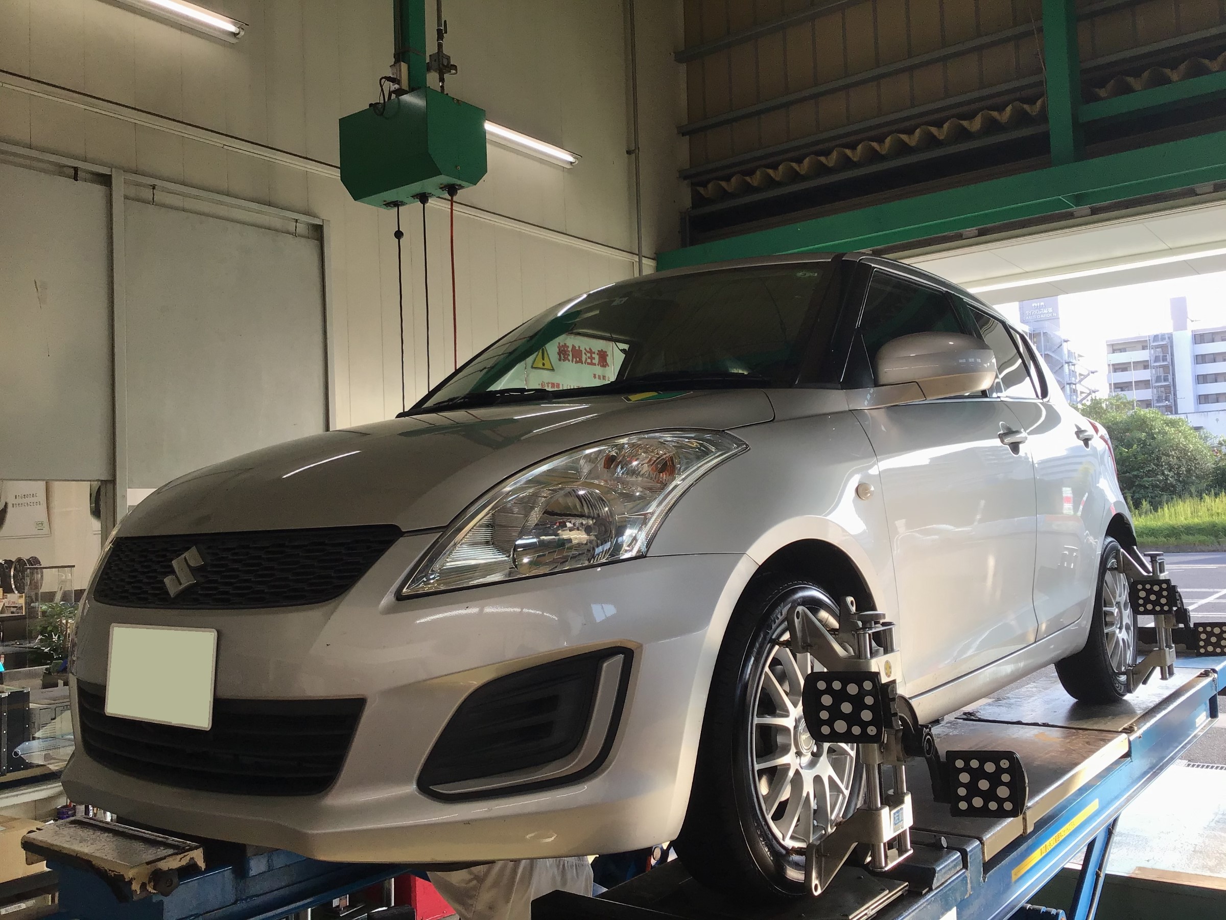 スズキ・スイフト(ZC72S型) レッカー入庫 | 店舗おススメ情報 | タイヤ館 幕張（千葉県）