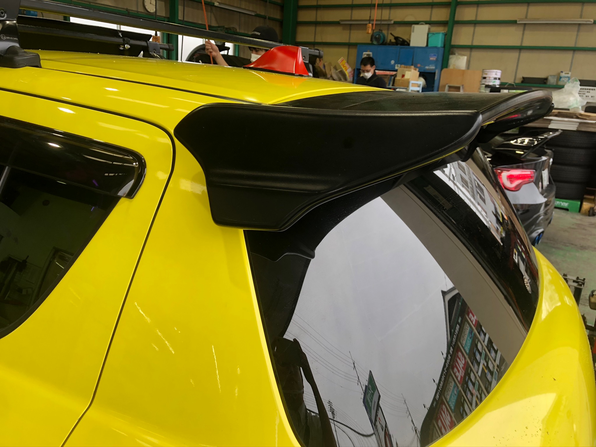 ZC32S スイフトスポーツリアウィング取り付け(^^♪ | 店舗おススメ情報 | タイヤ館 加古川中央（兵庫県）